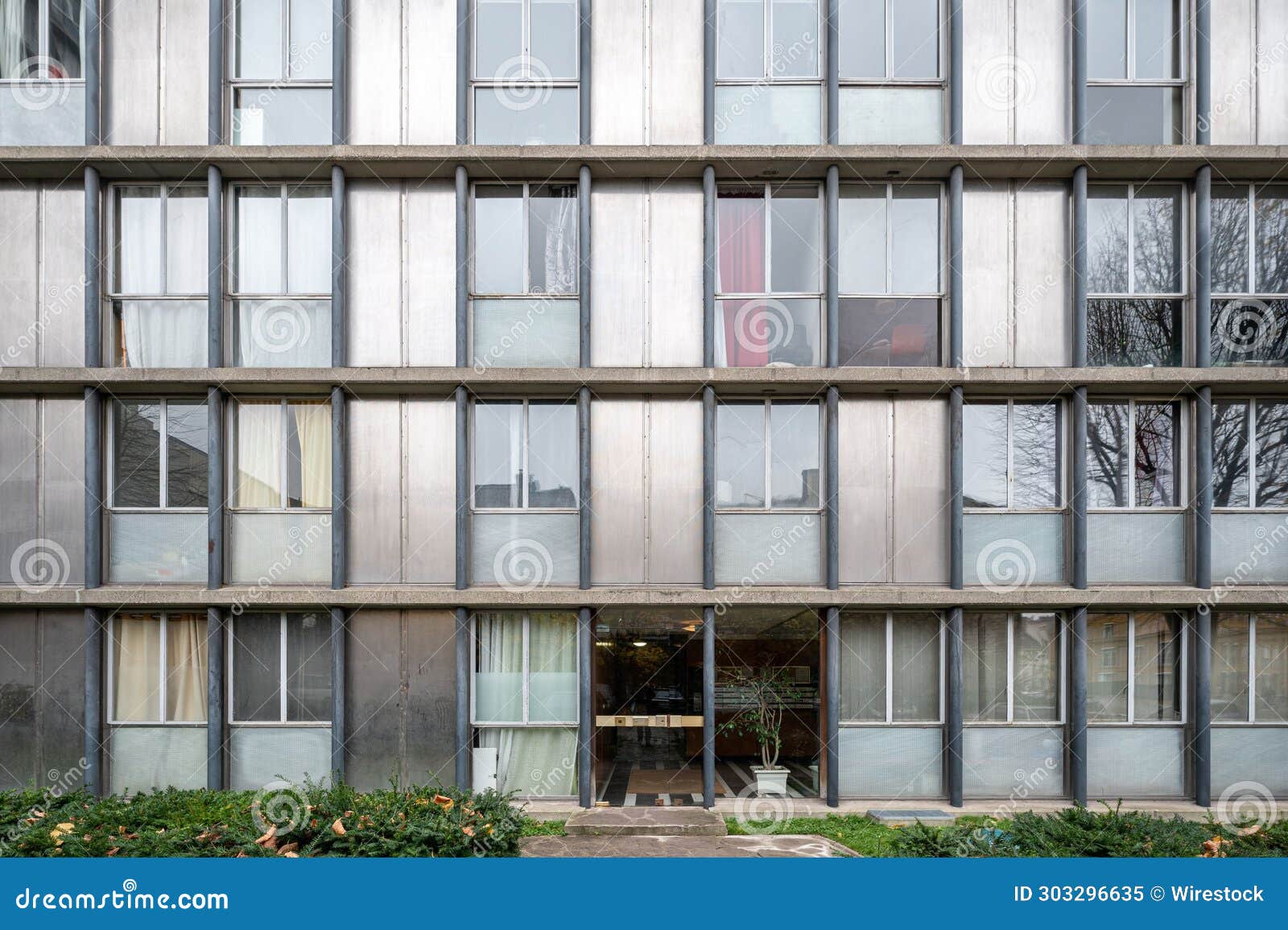 An Apartment Complex with Various Levels of Windows and Walkway in ...
