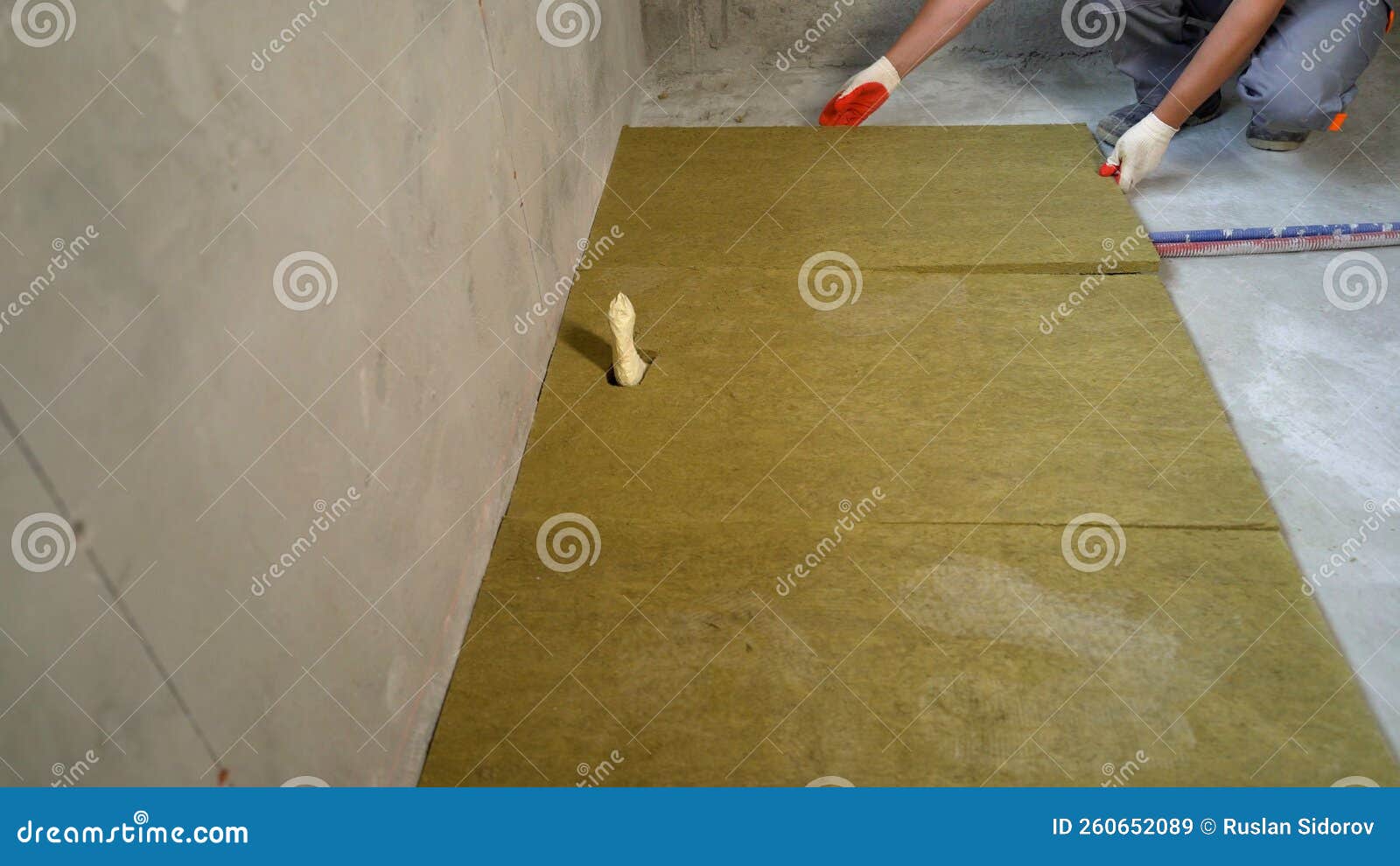 Apartment Insulation - Builder Installs Glass Wool. Glass Wool Flooring ...