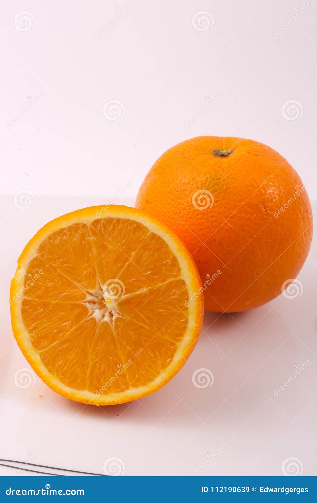 Apelsin - halv apelsin fotografering för bildbyråer. Bild av organiskt ...