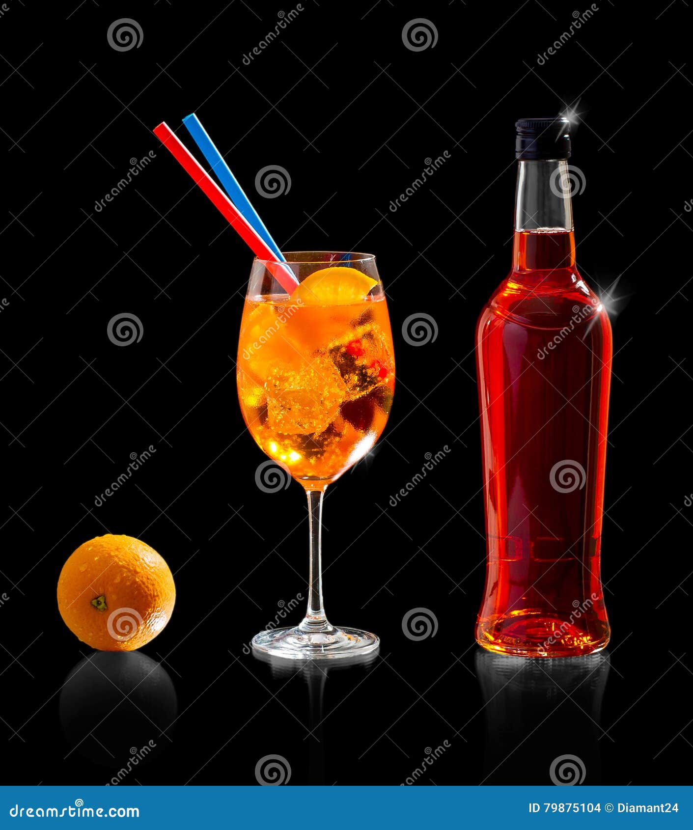 Aperol Spritz Fles Met Sinaasappel En Stro Stock Foto - Image of ...