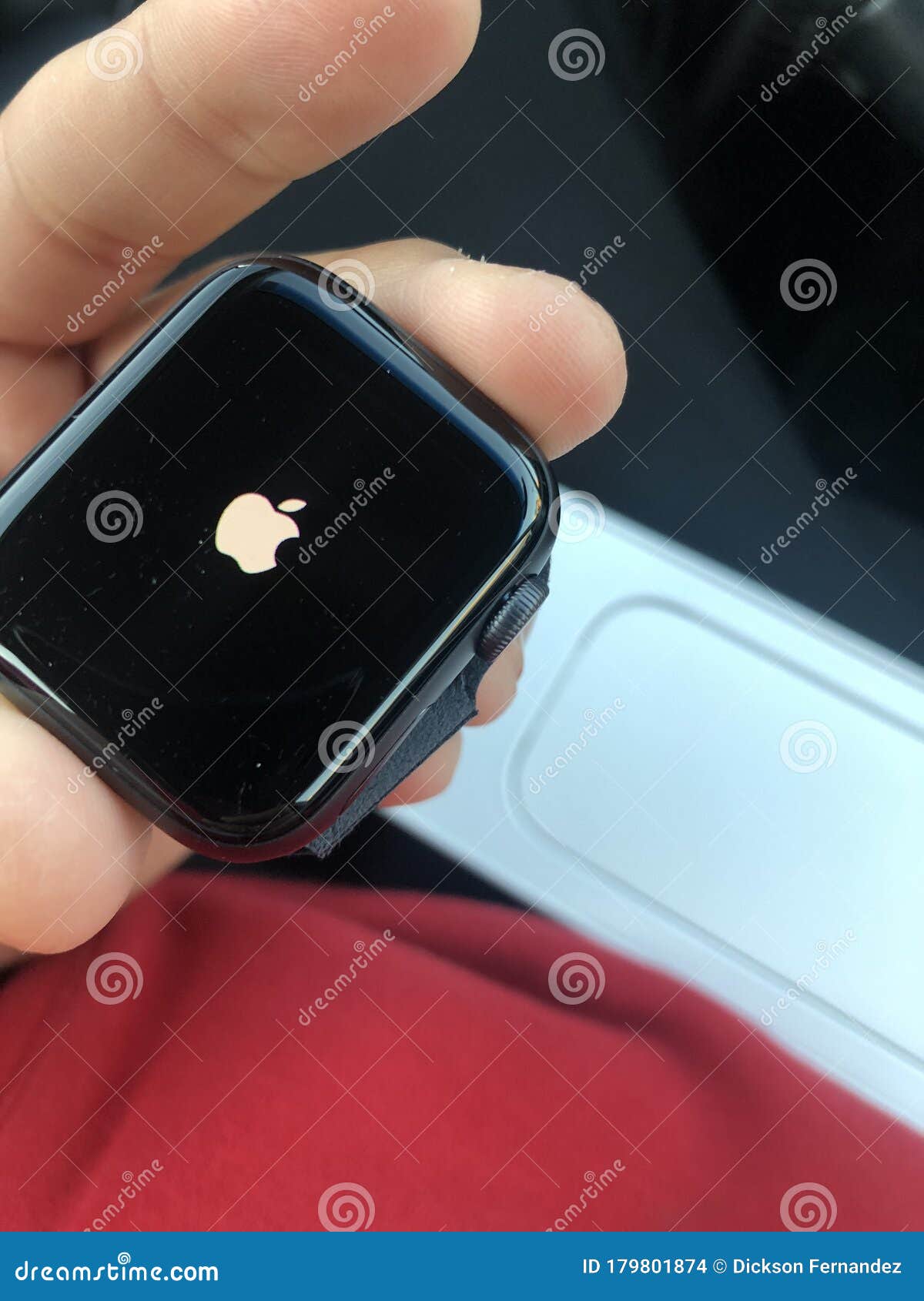 Apfeluhr redaktionelles stockbild. Bild von zeit, anschalten - 179801874