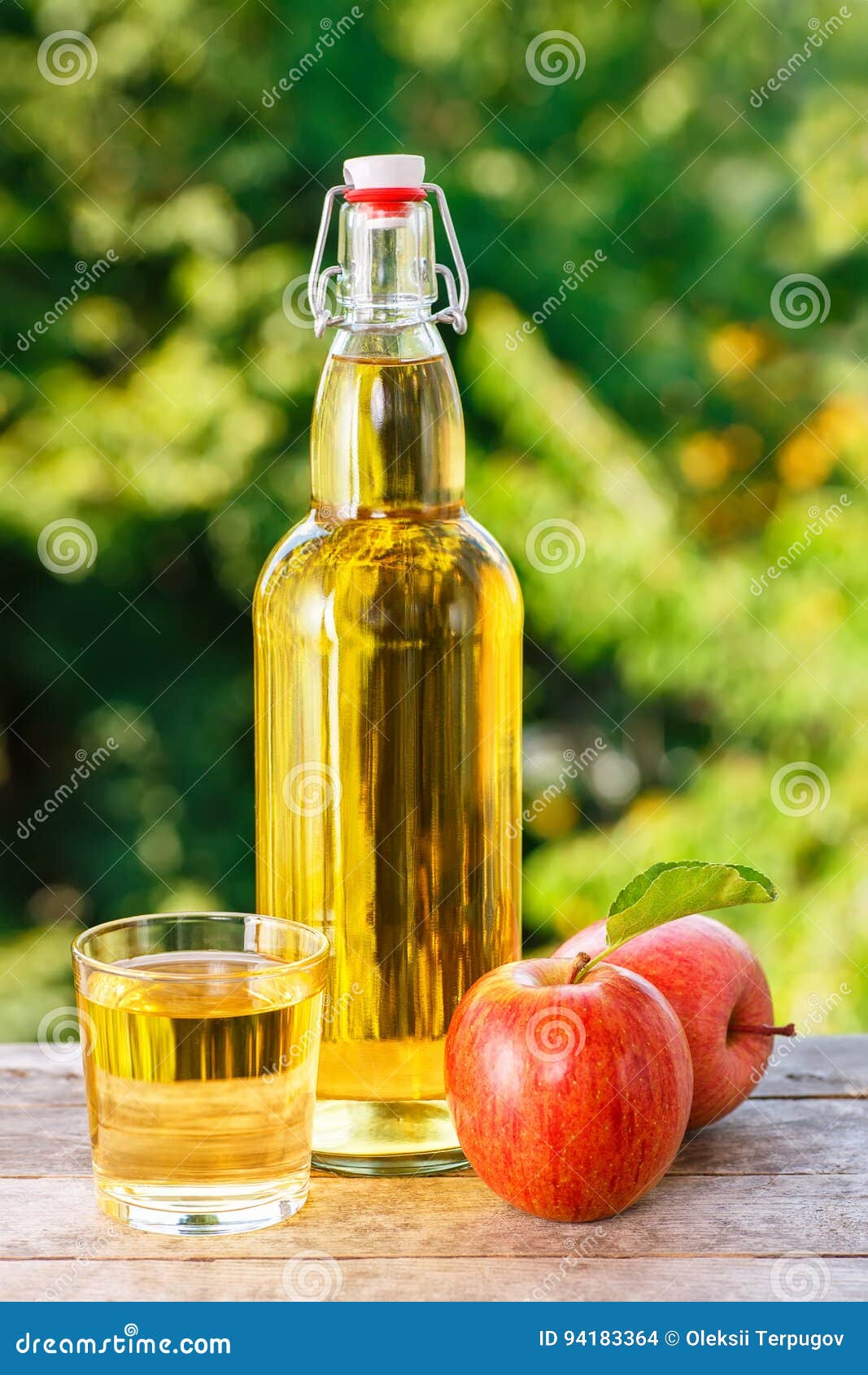 Apfelwein im Glas stockfoto. Bild von frucht, nave, alkohol - 94183364