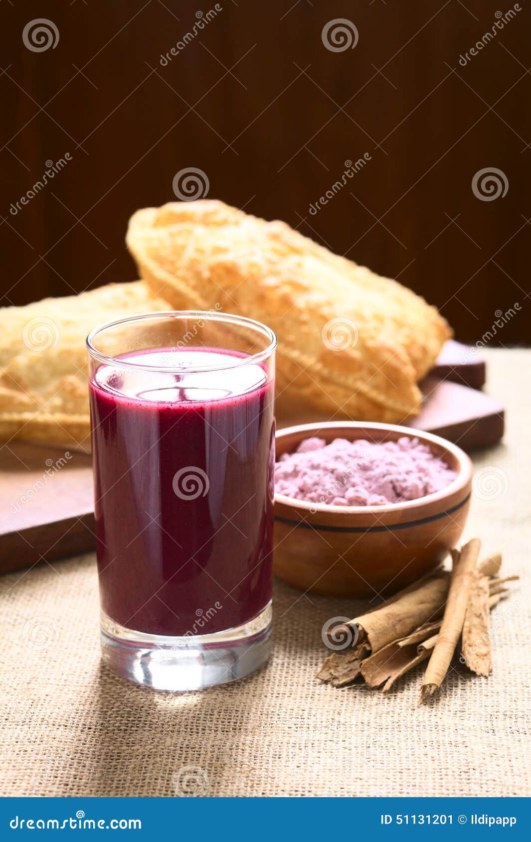 Api Boliviano Con El Pastel Imagen de archivo - Imagen de bocado ...