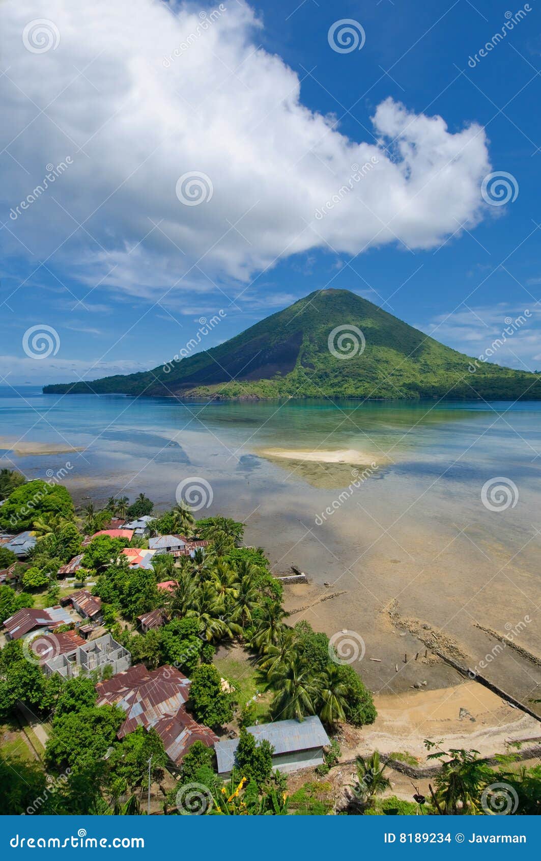 Api Van Gunung Vulkaan, Banda Eilanden, Indonesië Stock Foto - Image of ...