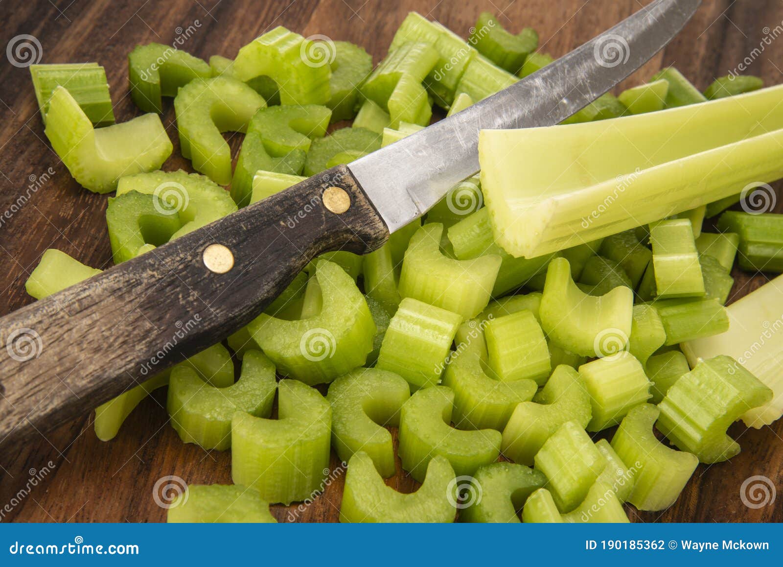 Apio picado foto de archivo. Imagen de puerro, cena - 190185362