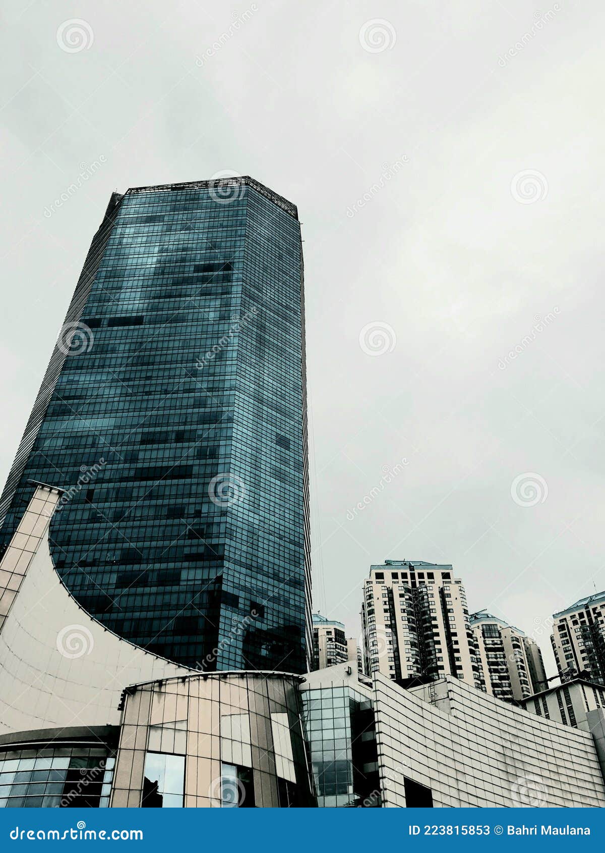 The APL Tower Behind the Central Park Mall Stock Image - Image of ...