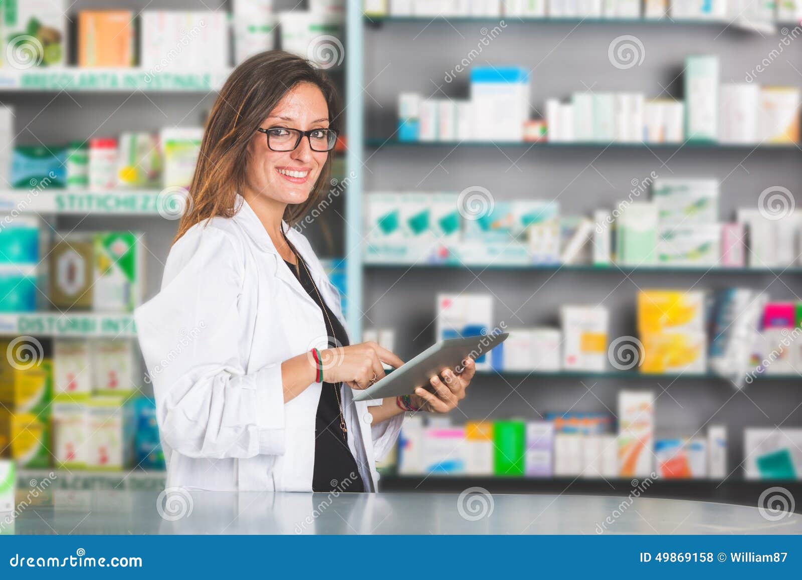 Apotheker Mit Digital-Tablet Stockfoto - Bild von chemiker, verordnung ...