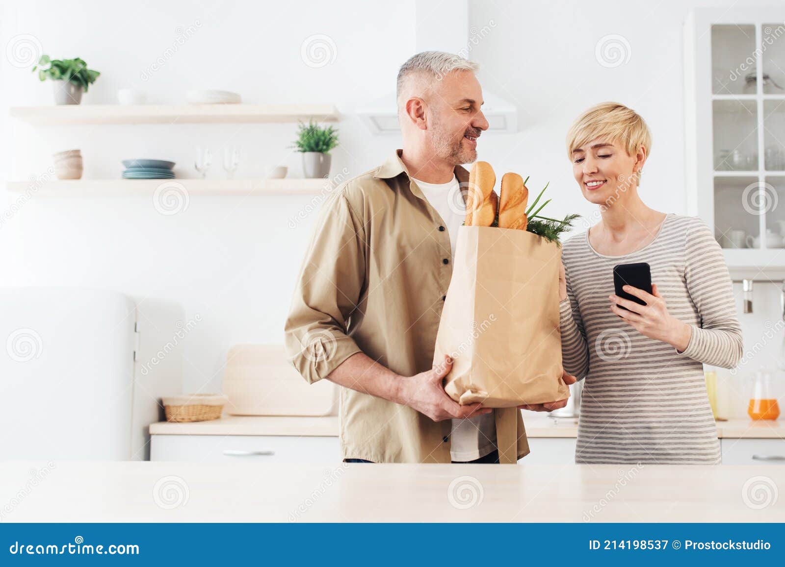 App And Service Online Compra Comestibles Y Entrega De Pedidos Durante