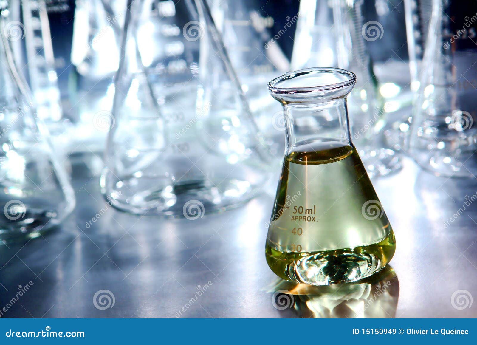 Apparatuur in Het Laboratorium Van Het Onderzoek Van De Wetenschap ...