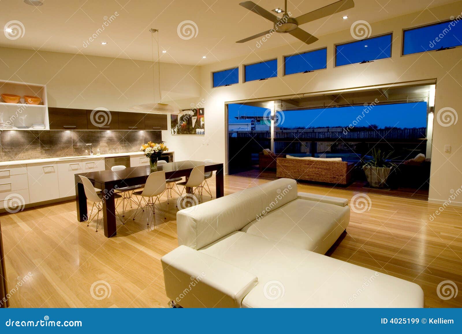 Appartement moderne image stock. Image du studio, zone - 4025199