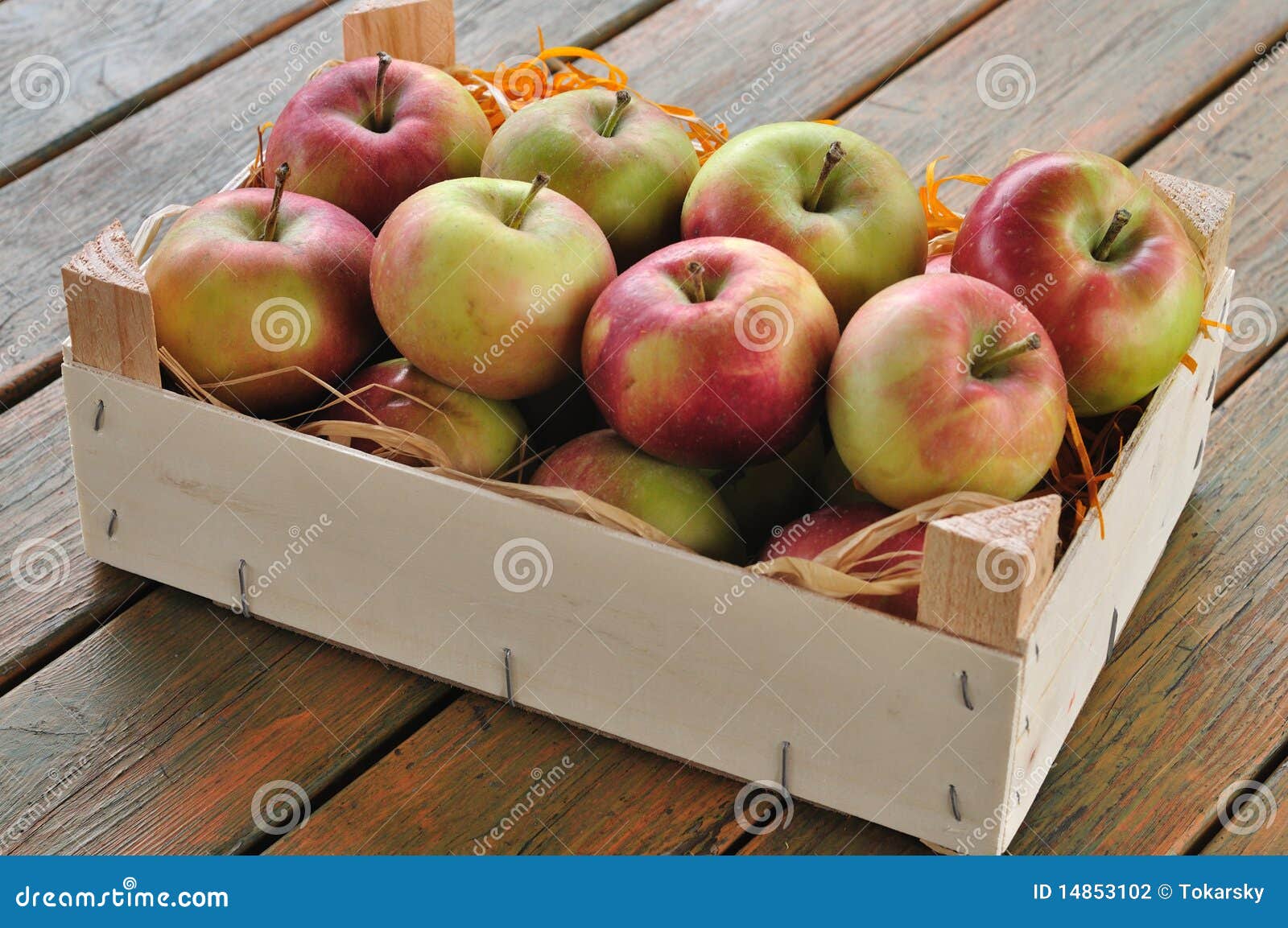 Appelen stock foto. Image of zoet, rijp, doos, gekleurd - 14853102