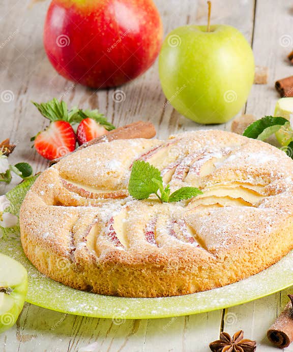 Appeltaart stock foto. Image of smakelijk, orneren, middagmaal - 24938664