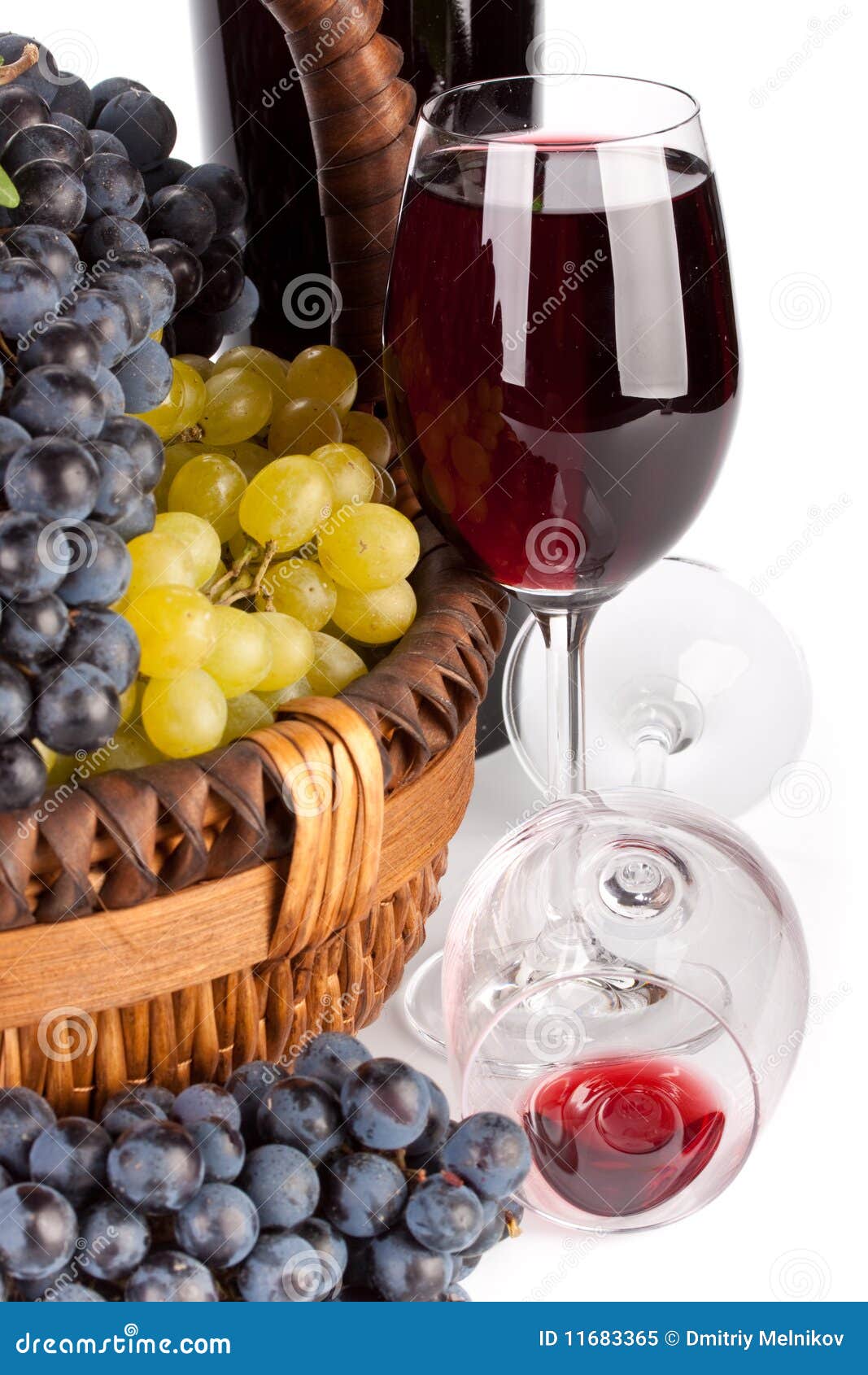 Appetizing Grapes in a Basket Stock Image - Image of berry, vine: 11683365