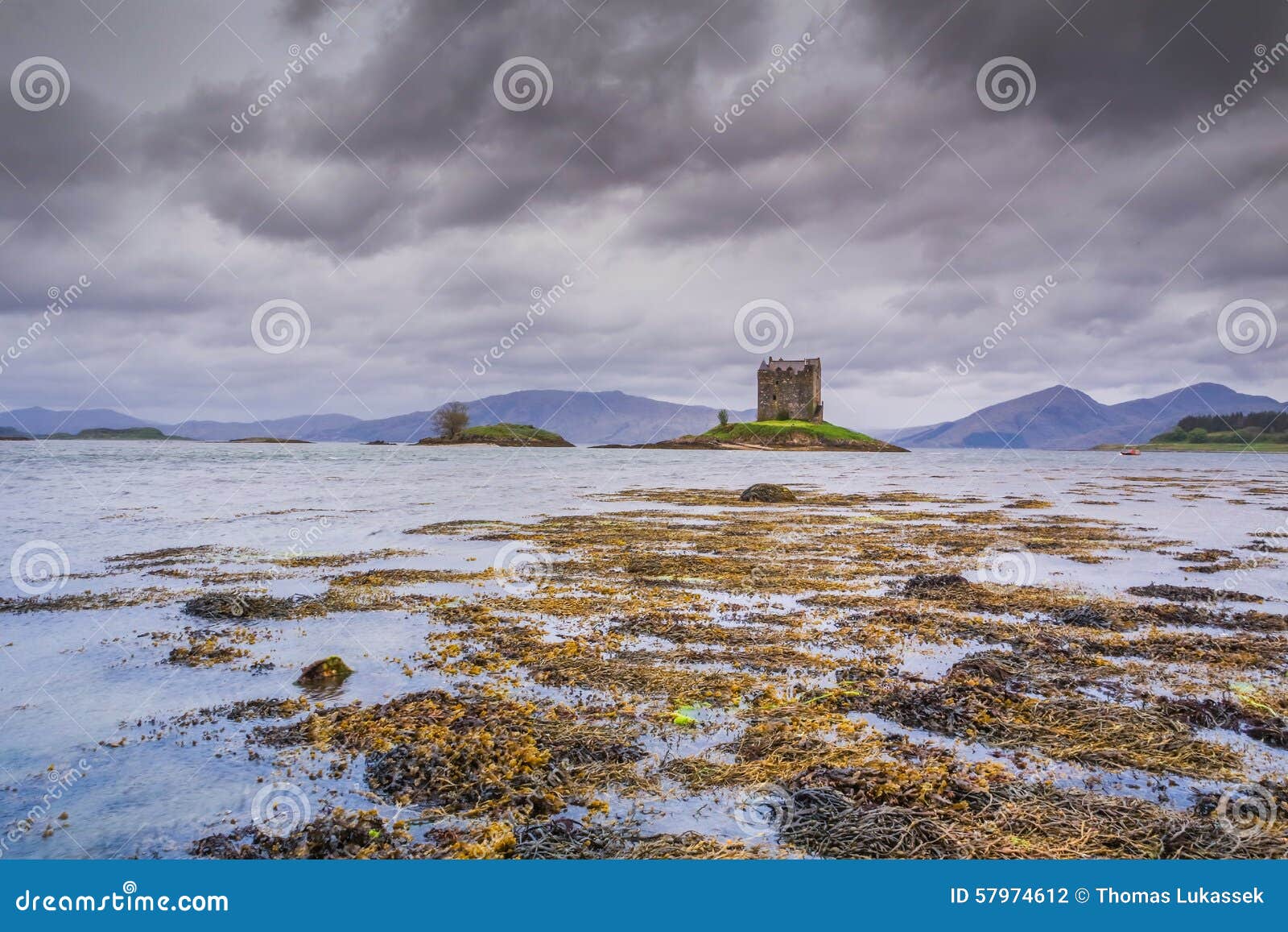 APPIN, SCOTLAND - AUGUST 14 2015 : Castle Stalker in the Rain Editorial ...