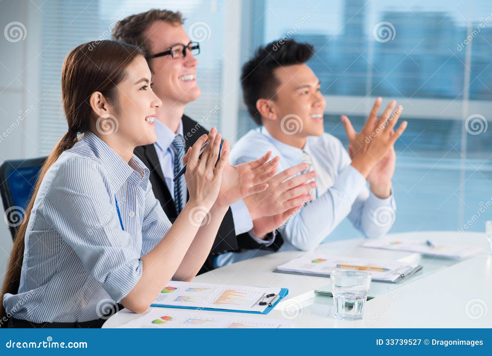 Applaus stockbild. Bild von applaus, leute, reihe, frau - 33739527