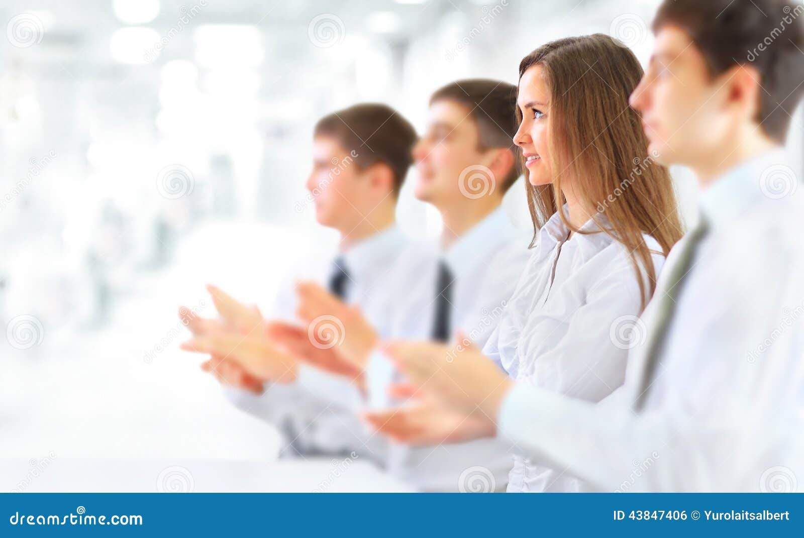 Applauso Del Gruppo Di Affari Fotografia Stock - Immagine di donne ...