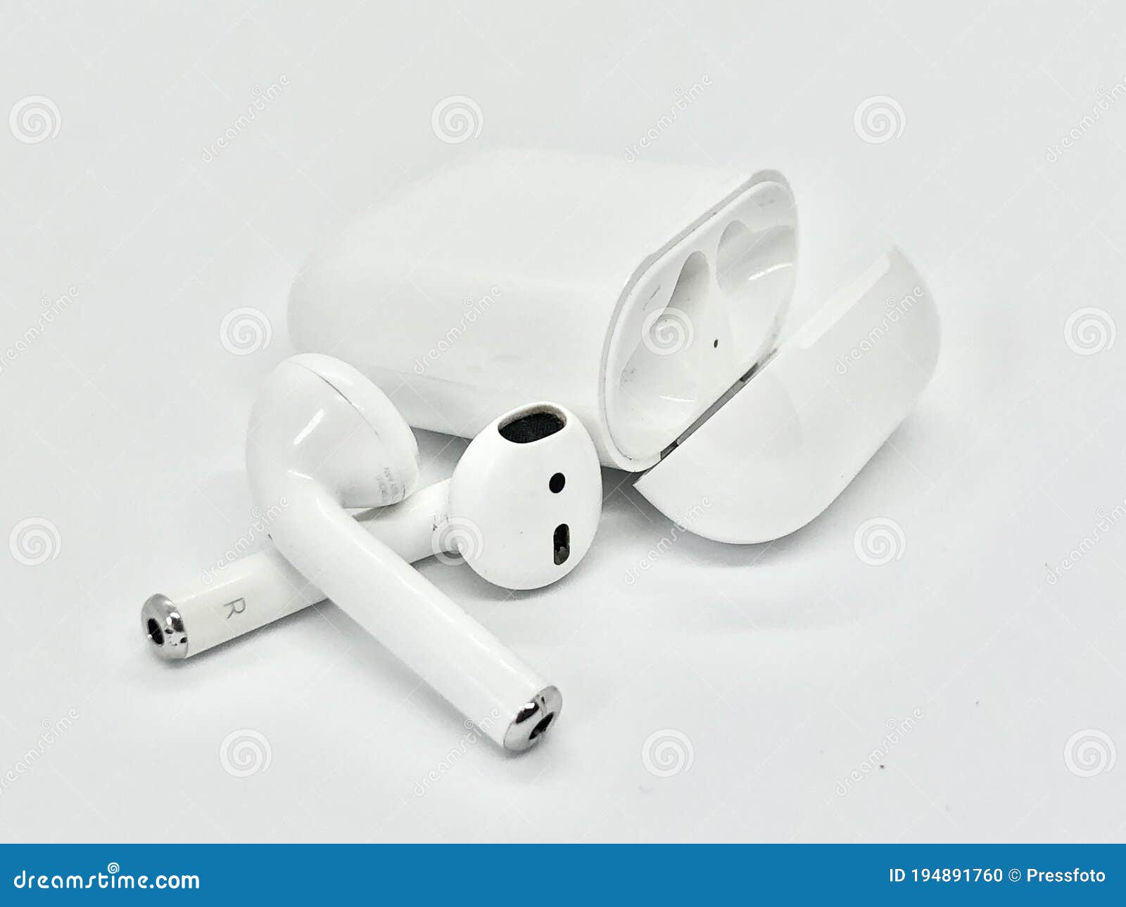 Apple AirPods Wireless Bluetooth Headphones For Apple IPhone. New Apple ...