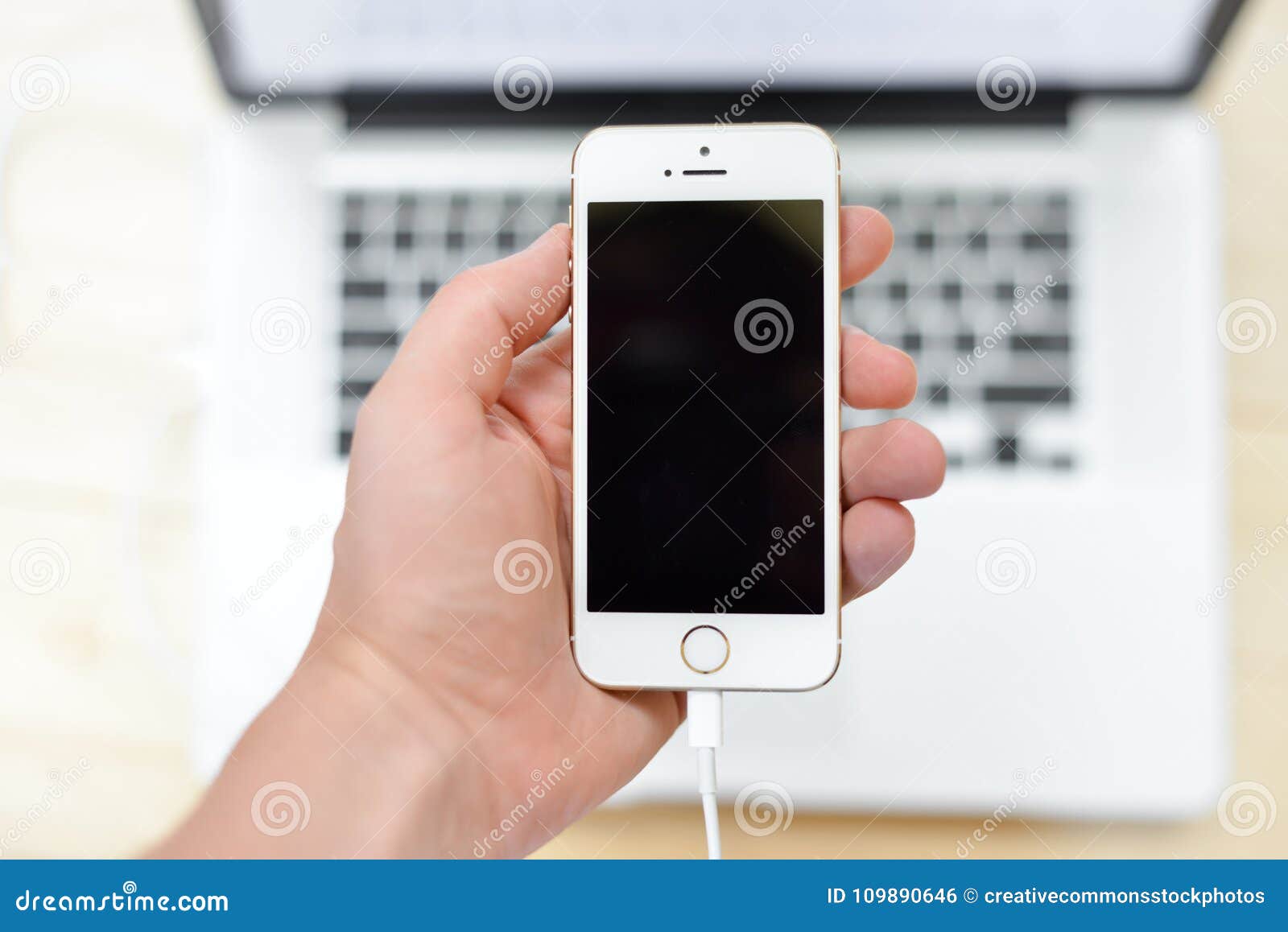 Apple, Blur, Cellphone Picture. Image: 109890646