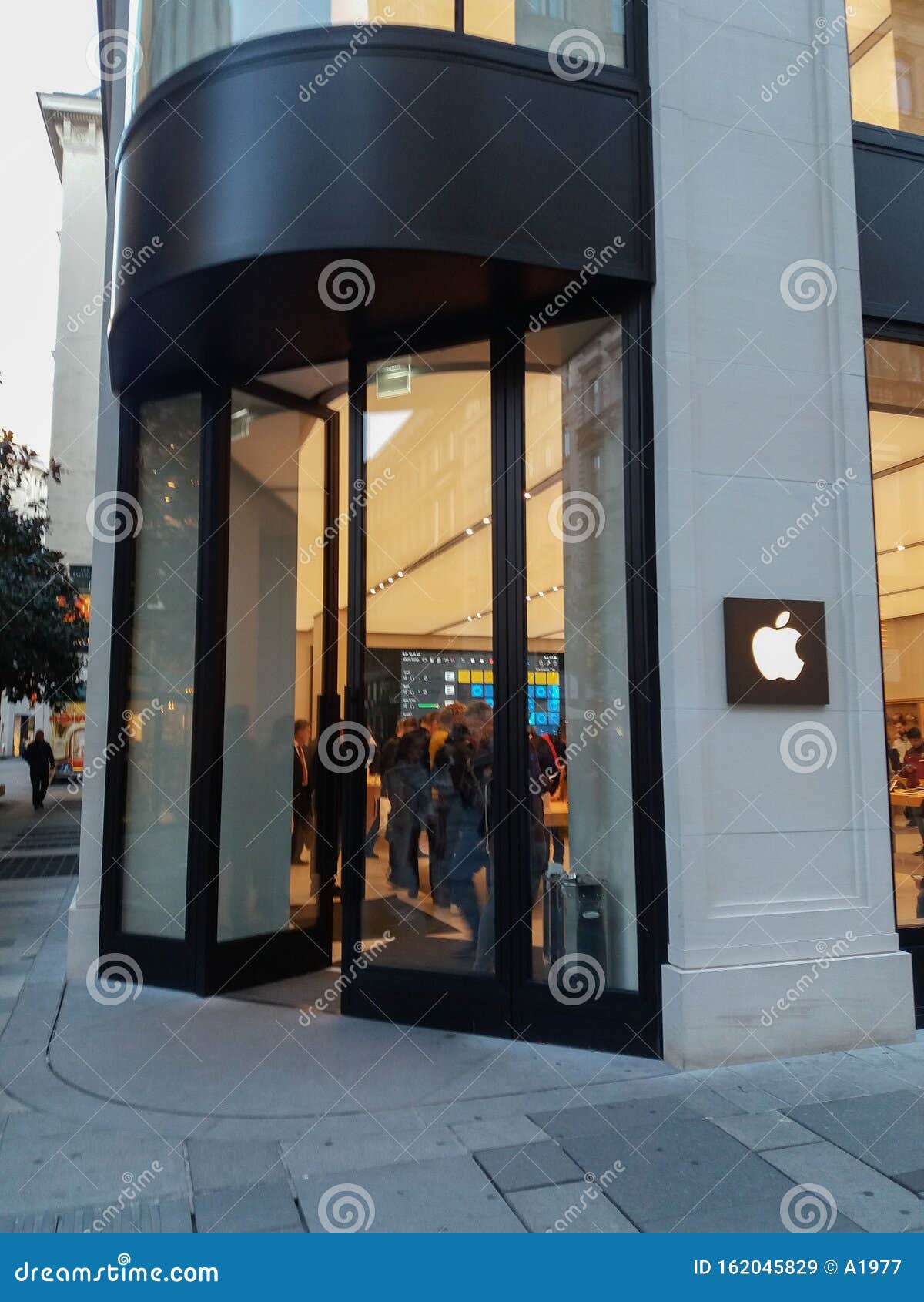 Apple brand store in Wien editorial stock image. Image of europe ...