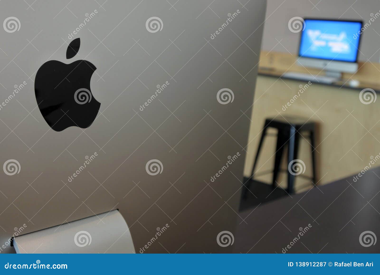 Apple Computers in an Office Editorial Photography - Image of interior ...