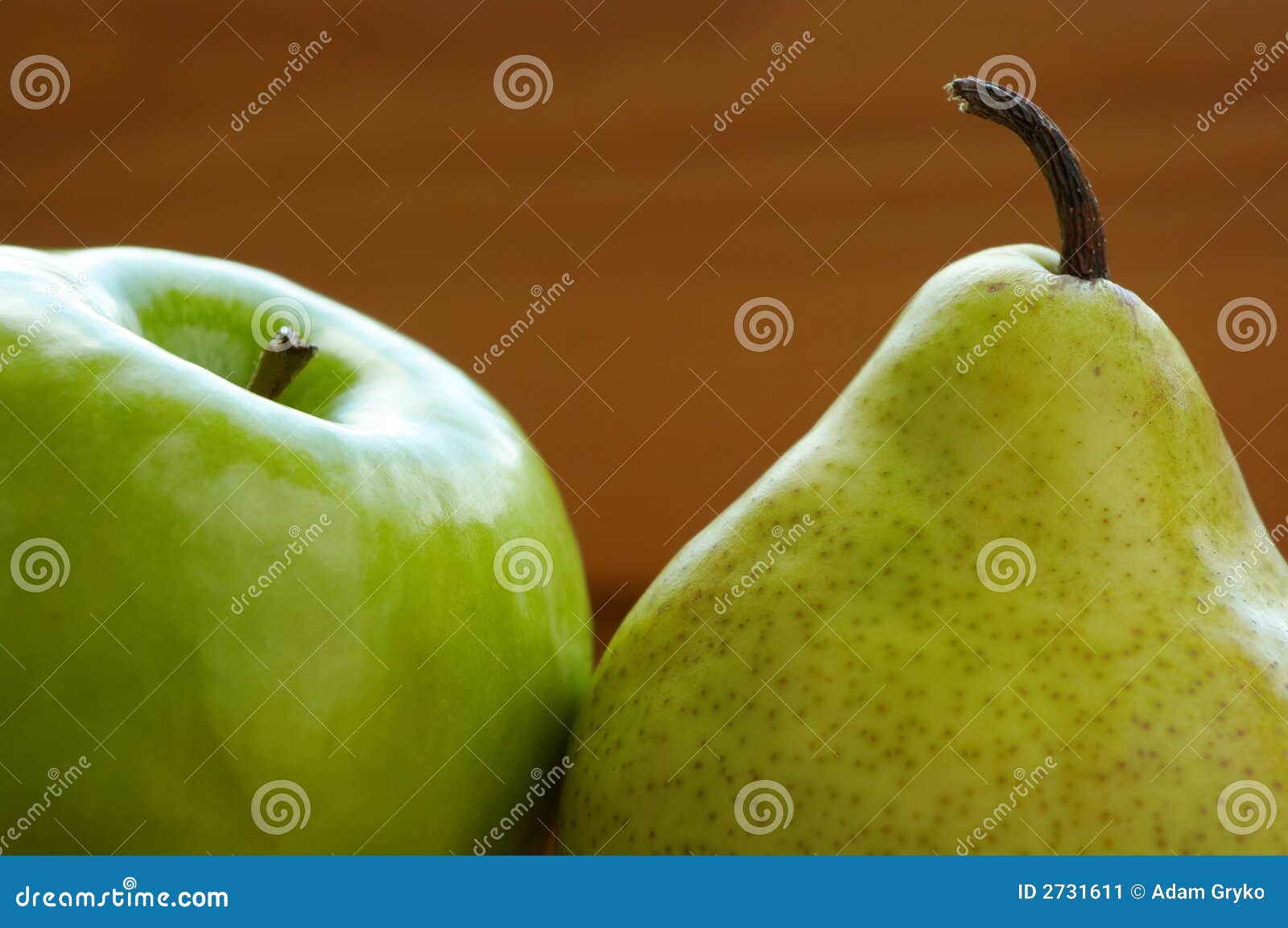 Apple e pera immagine stock. Immagine di sfondo, sugoso - 2731611