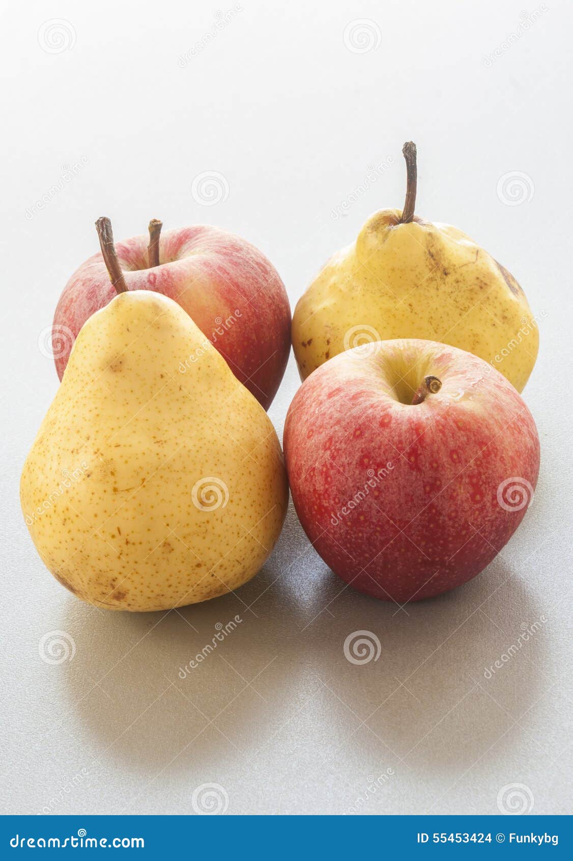 Apple e pera fotografia stock. Immagine di lifestyle - 55453424