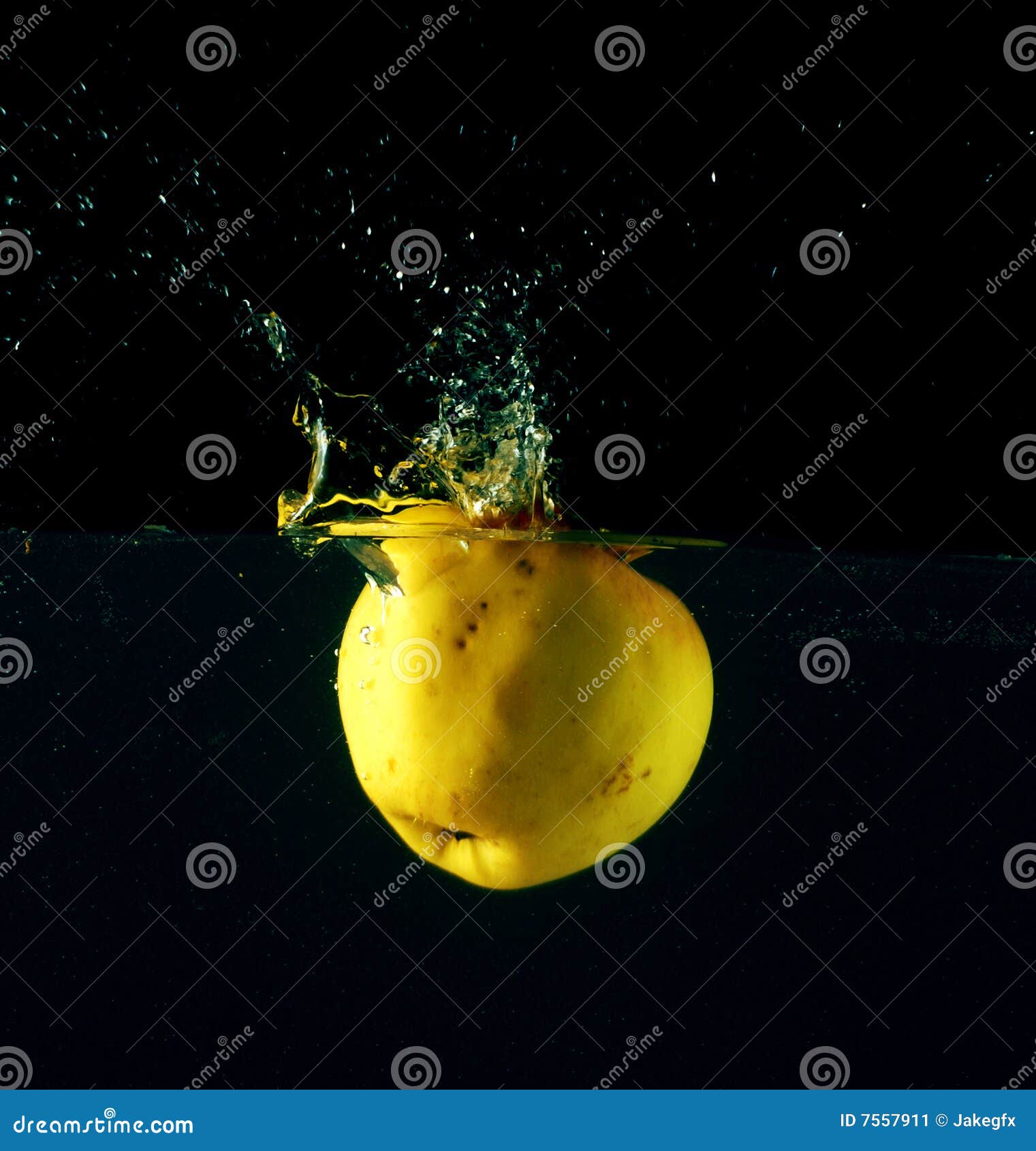 Apple Falling through Water Stock Image - Image of fluid, black: 7557911