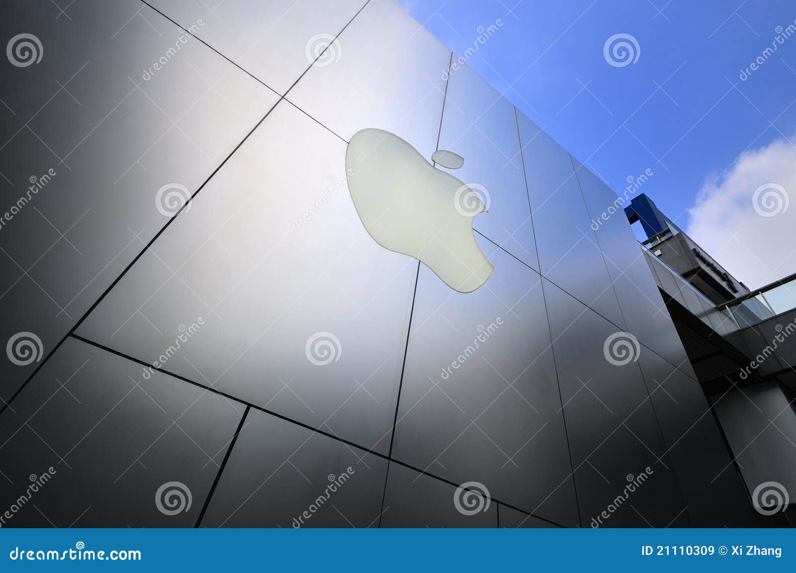 Apple Flagship Store In Icon Siam Department Store.the Chao Phraya ...