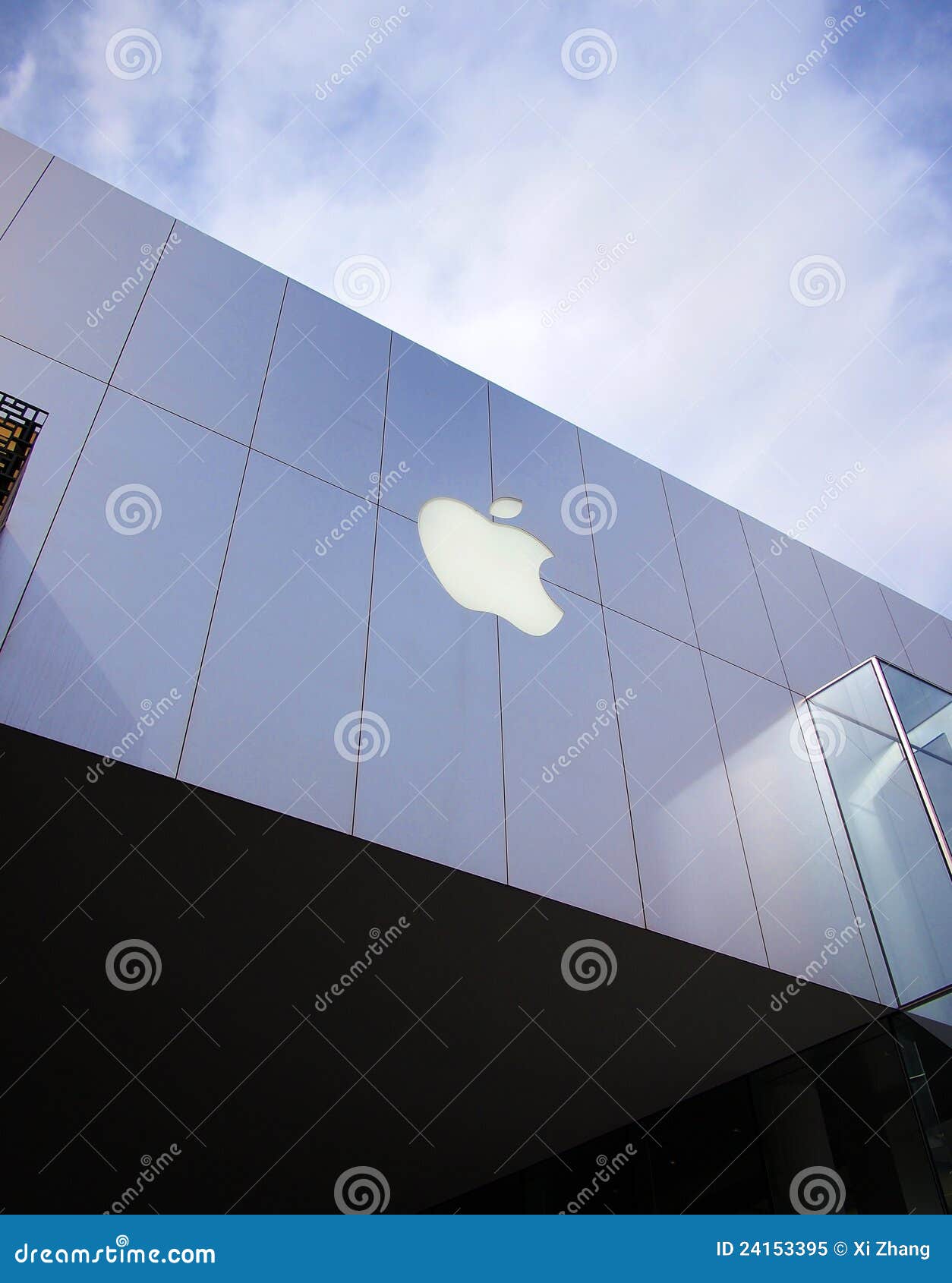 Apple Flagship Store In Icon Siam Department Store.the Chao Phraya ...