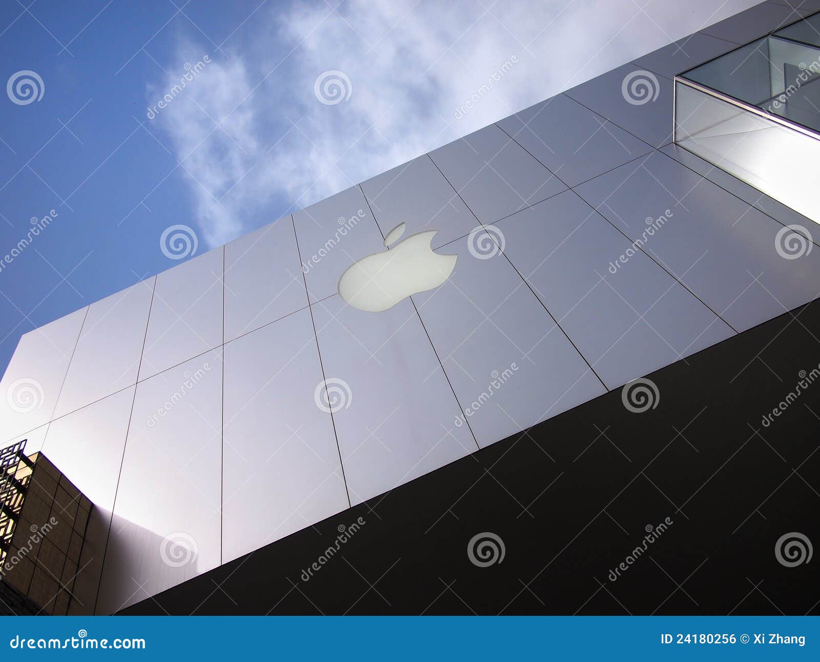 Apple flagship store editorial photo. Image of computer - 24180256