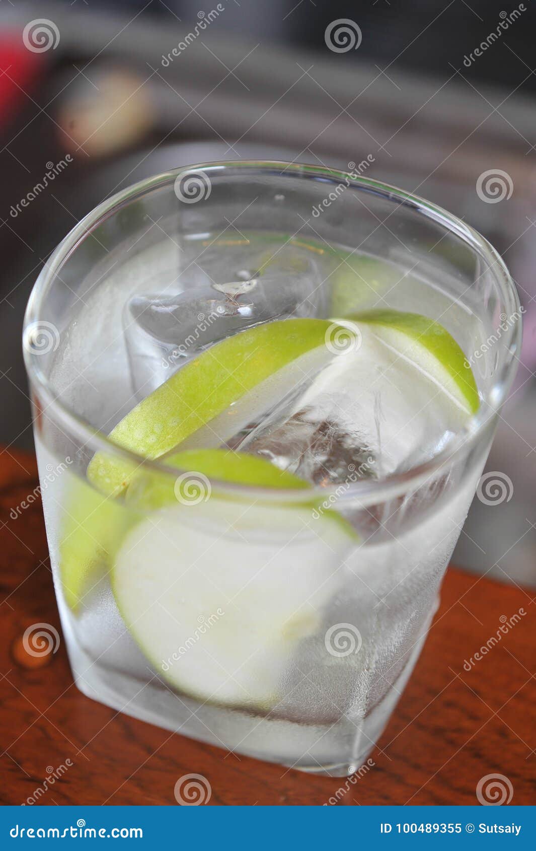 Apple gin tonic stock image. Image of gourmet, cocktail - 100489355