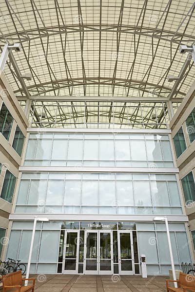 Apple Infinite Loop Building Editorial Photo - Image of indoor, gate ...