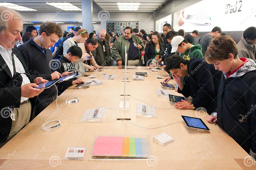 Apple ipad 2 testing editorial photography. Image of macintosh - 19421457