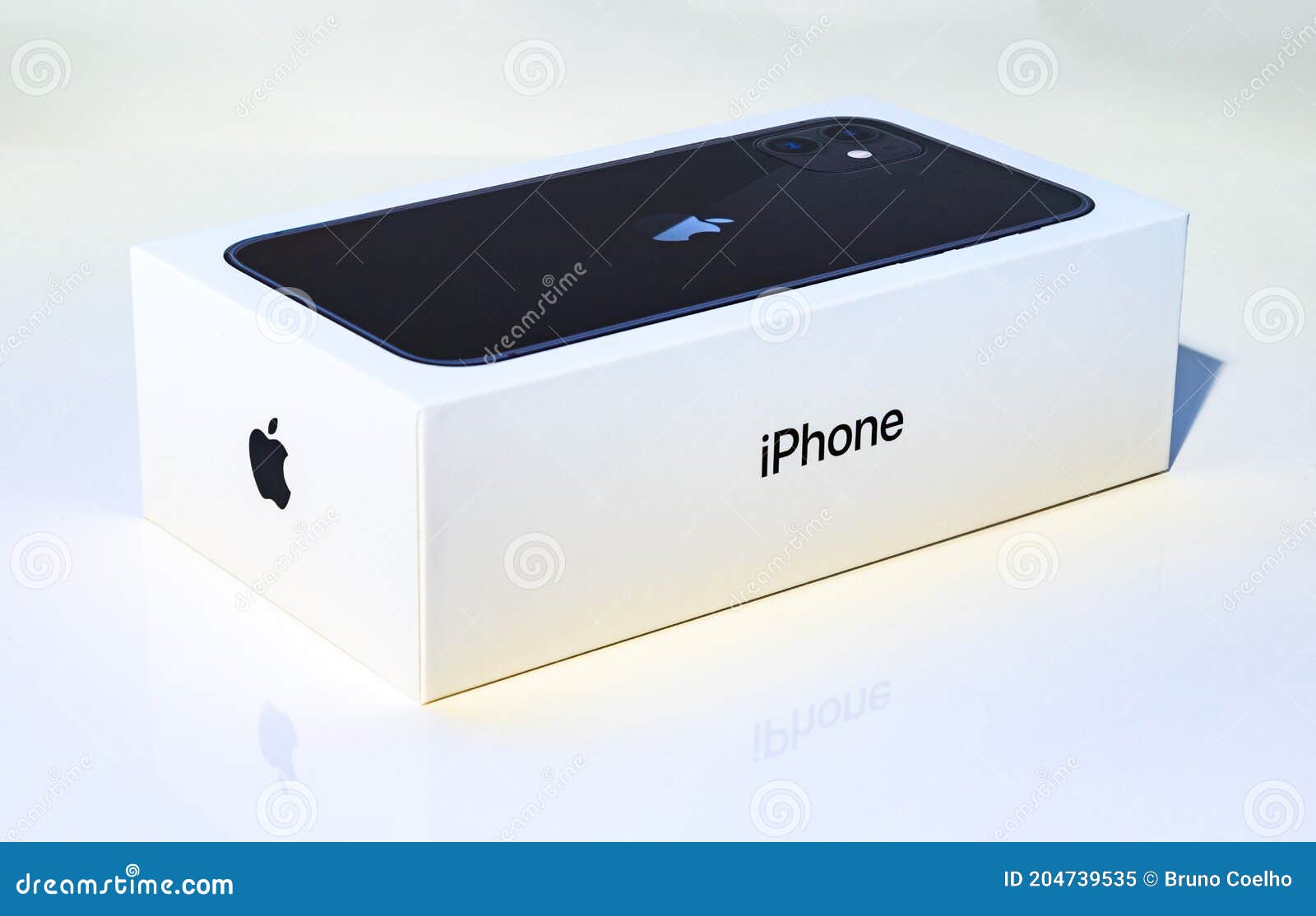 Apple iPhone 11 Box editorial image. Image of brand - 204739535