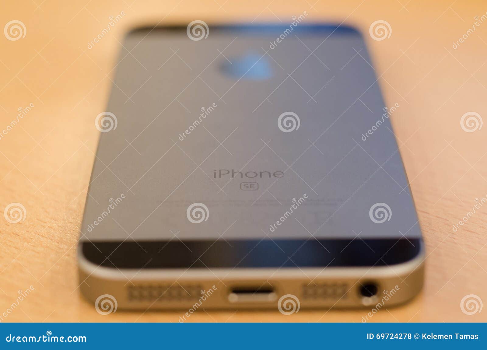 Apple iPhone SE back editorial stock photo. Image of telephone - 69724278