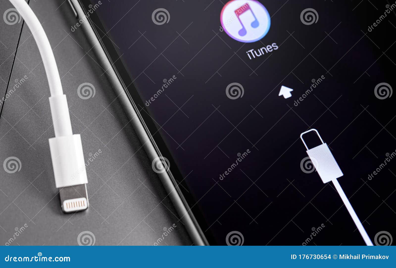 Itunes Logo On Computer Screen Editorial Photo | CartoonDealer.com ...