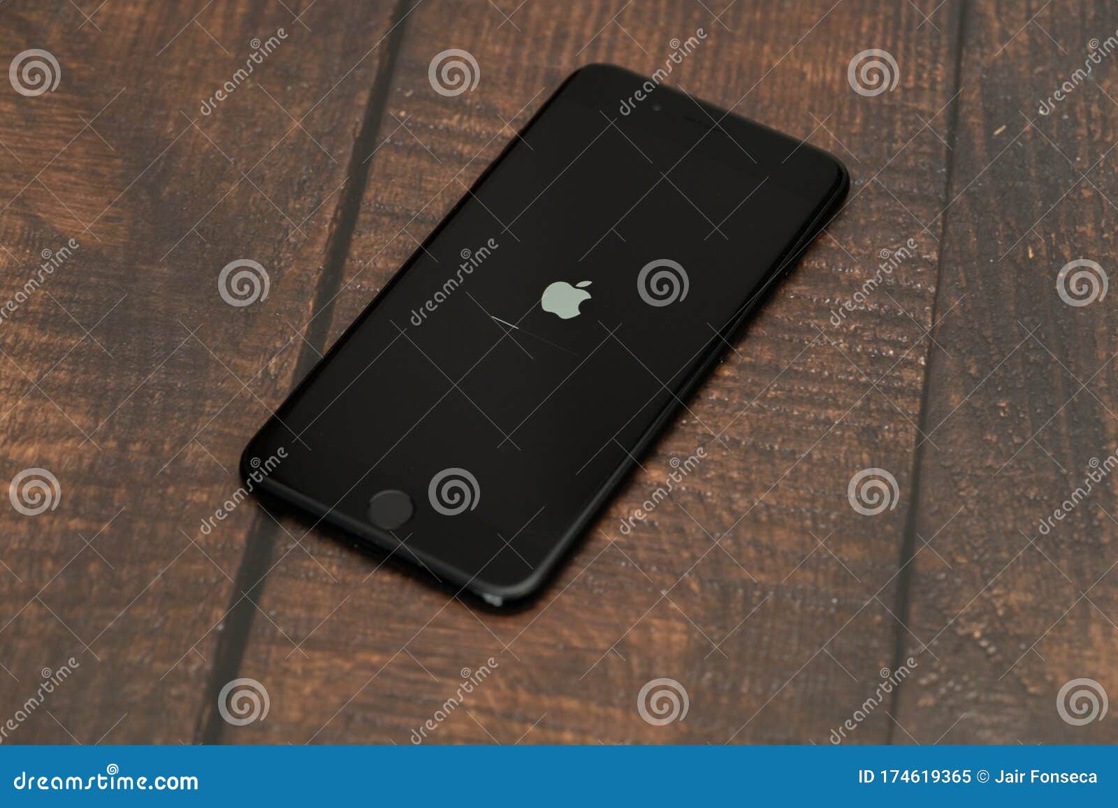 Apple IPhone Updated IOs, Apple Icon and Status Bar on Screen ...
