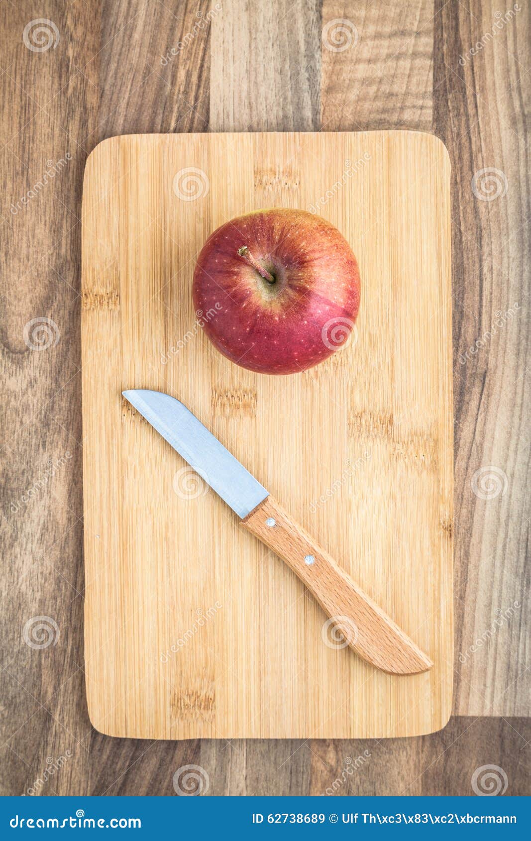 Apple Knife Chopping Board stock image. Image of vegetarien - 62738689