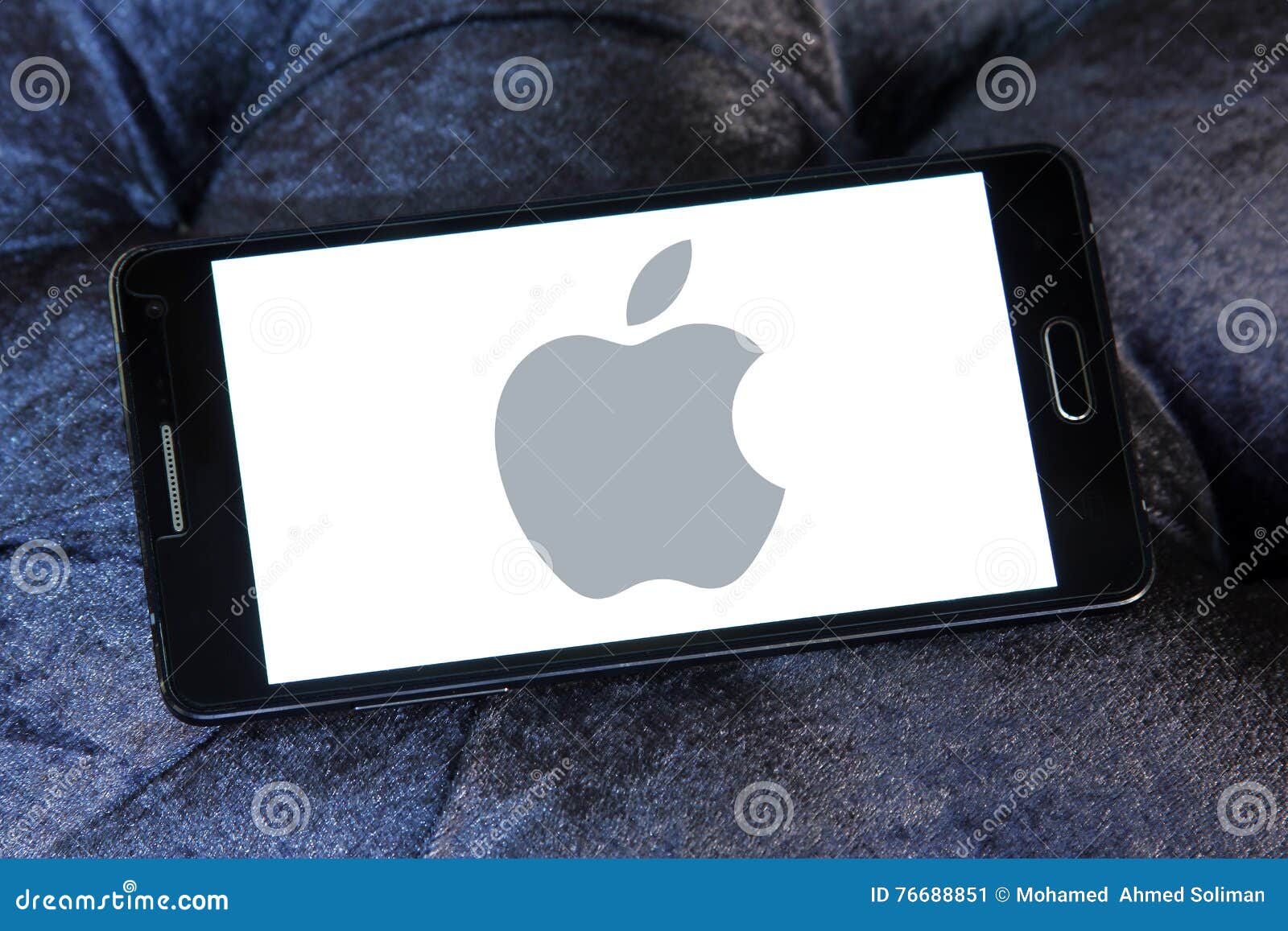 Apple logo editorial photo. Image of company, entertainment - 76688851