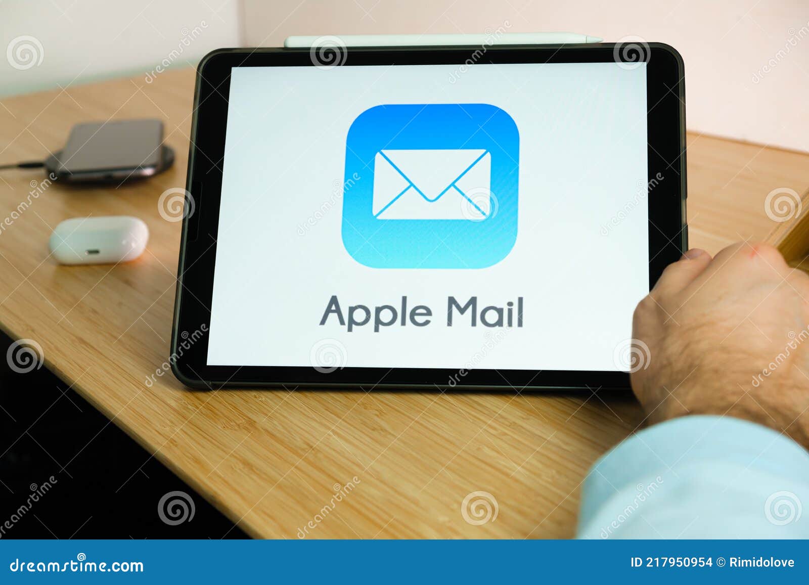 Apple Mail Logo on the Screen of IPad Tablet. March 2021, San Francisco ...