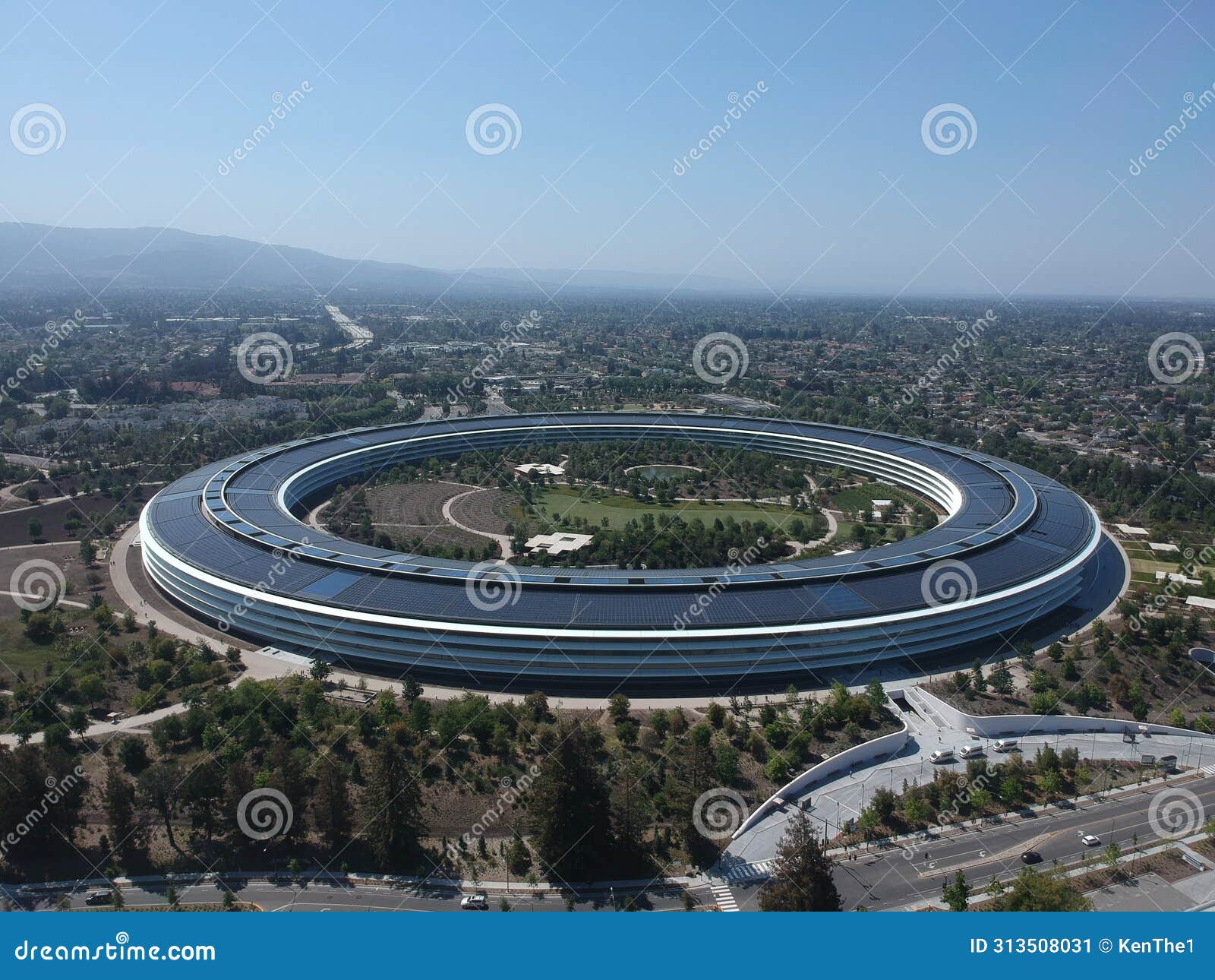 Apple Park Headquarters in Cupertino Editorial Photo - Image of ...