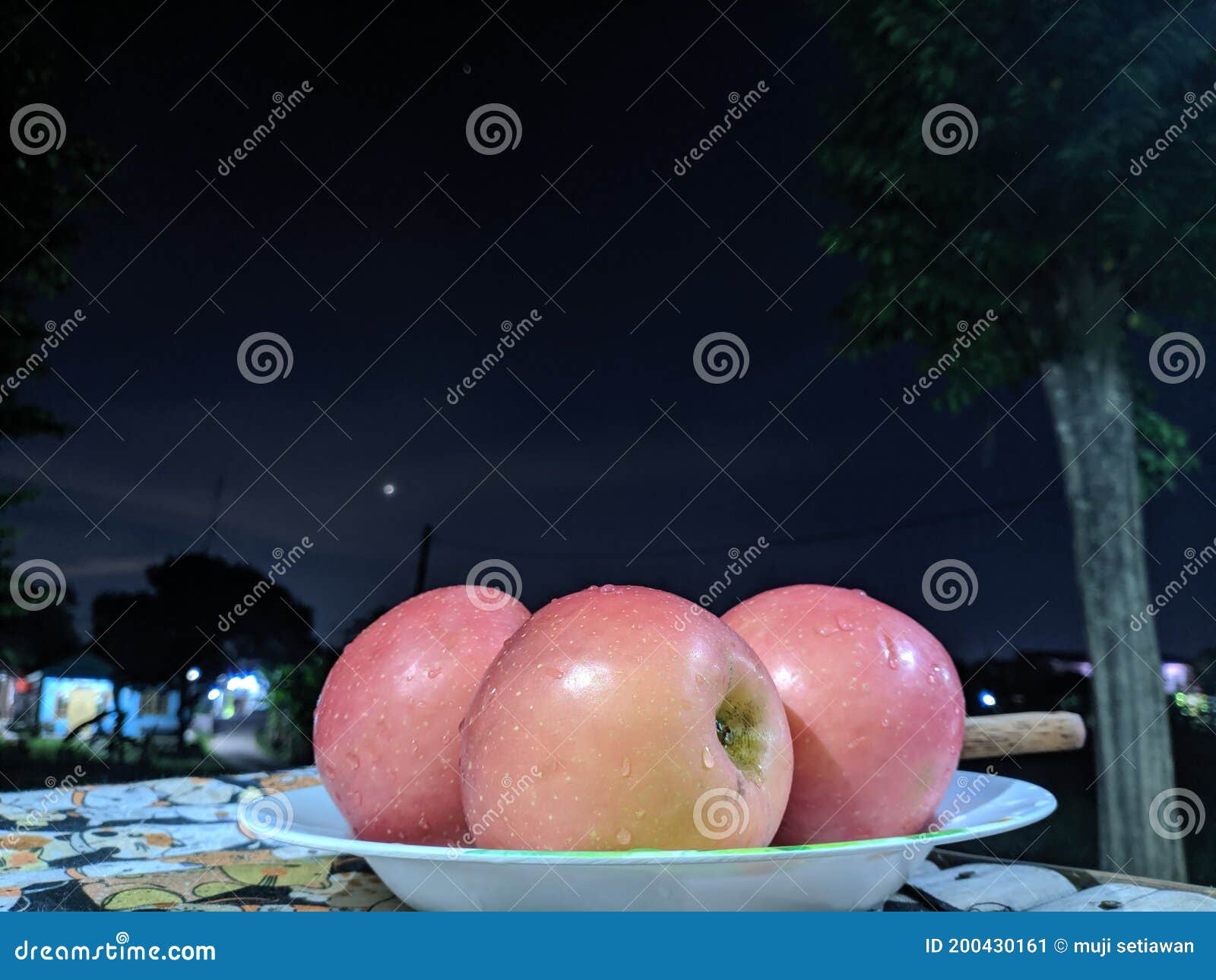 Apple Photo Night Shot Camera Stock Image - Image of shot, camera ...