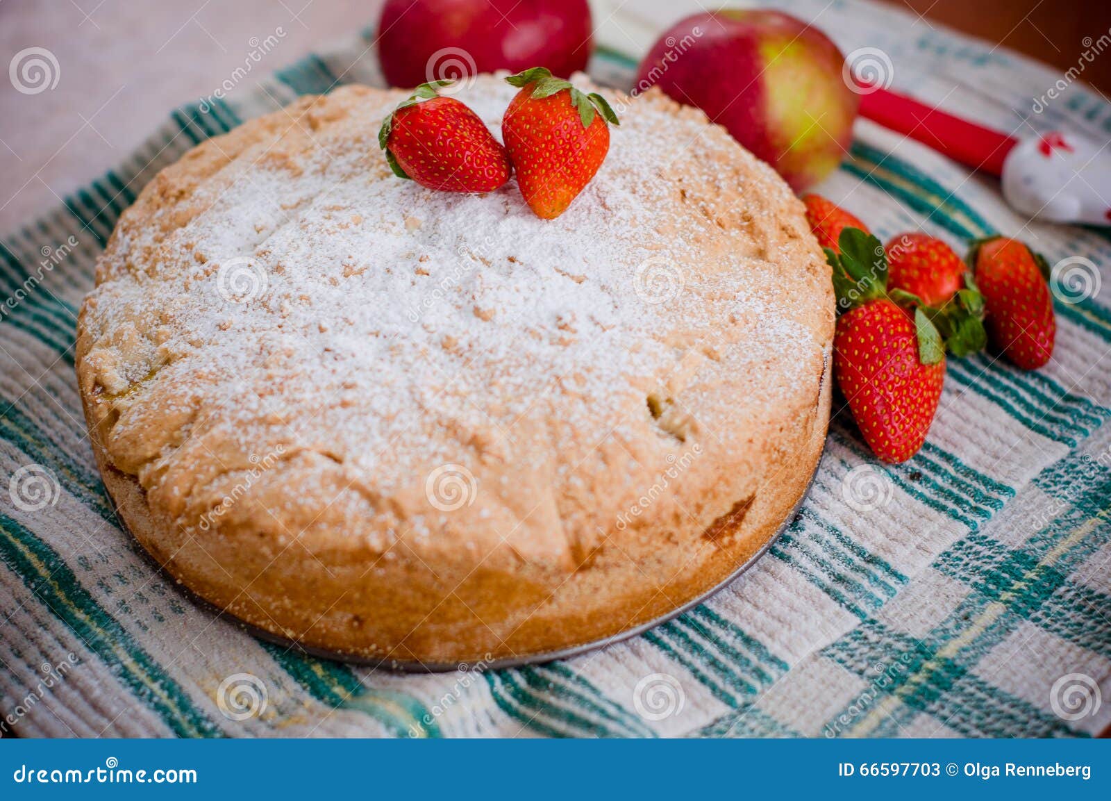 Apple Pie with Strawberries Stock Image - Image of napkin, apple: 66597703