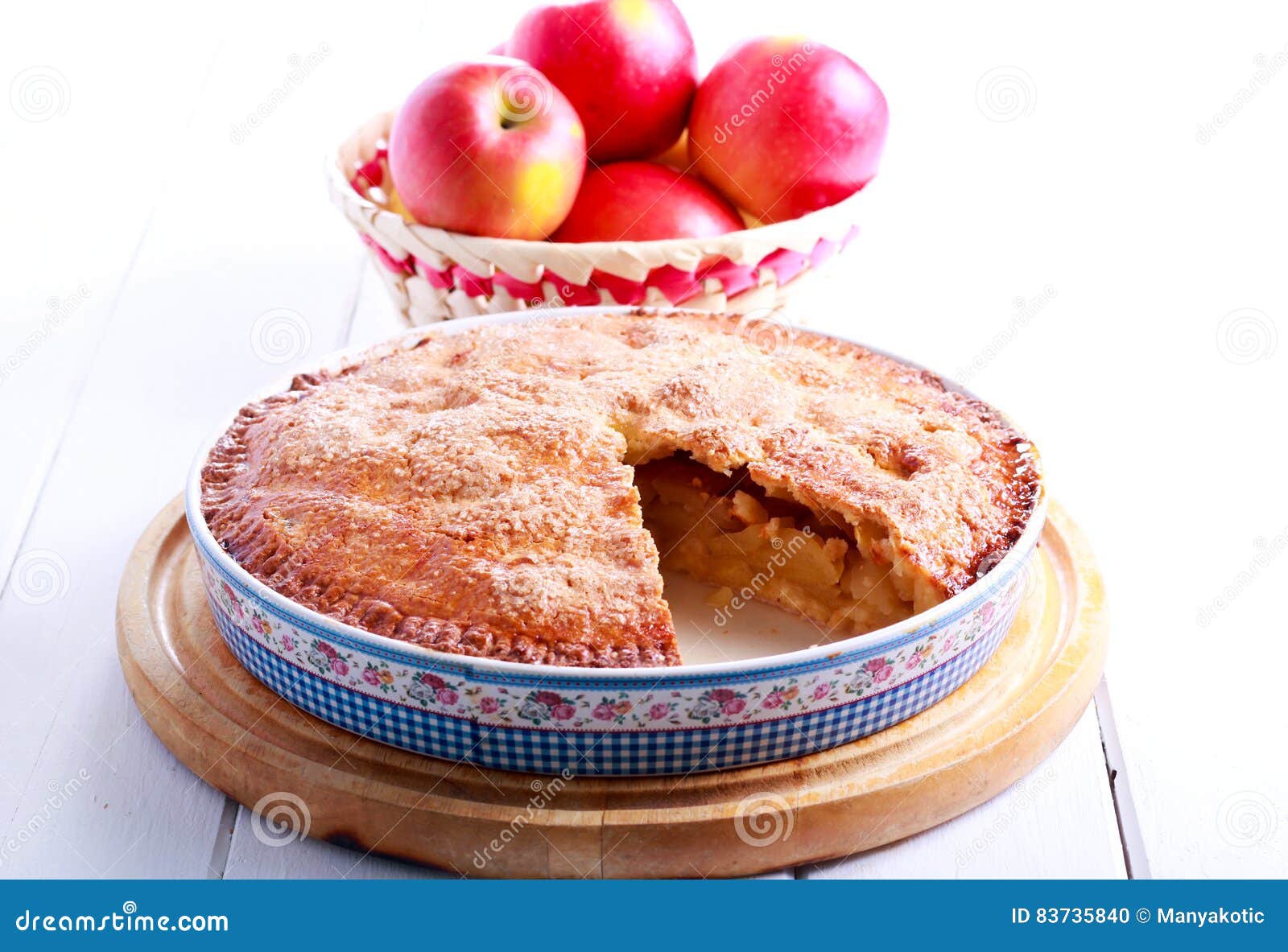 Apple pie in a tin stock photo. Image of breakfast, crust - 83735840