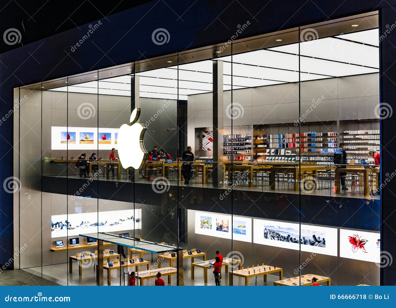 Apple Retail Store Selling IPhones, IPads & More Editorial Image ...