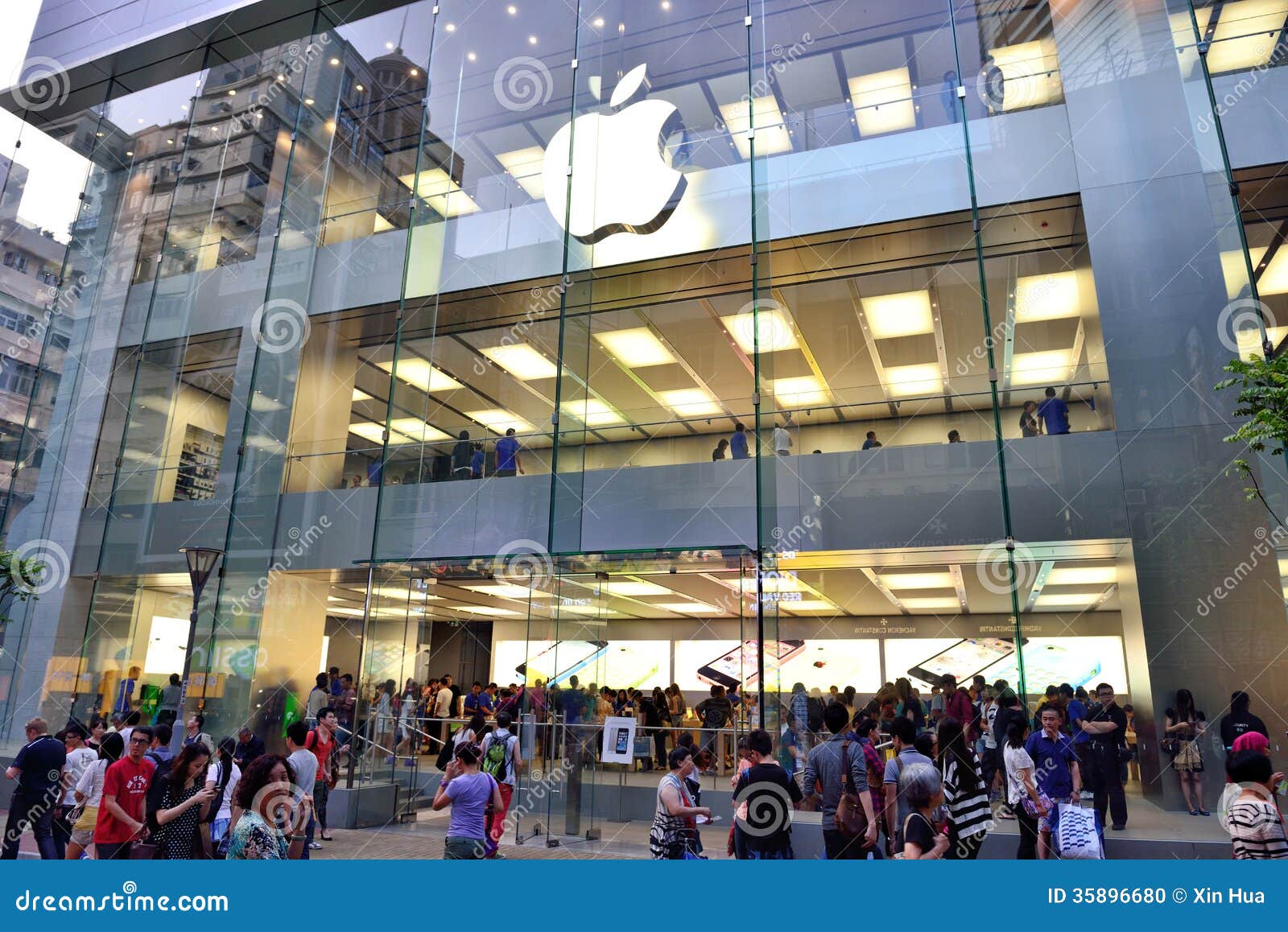 Apple Store editorial image. Image of entrance, display - 35896680
