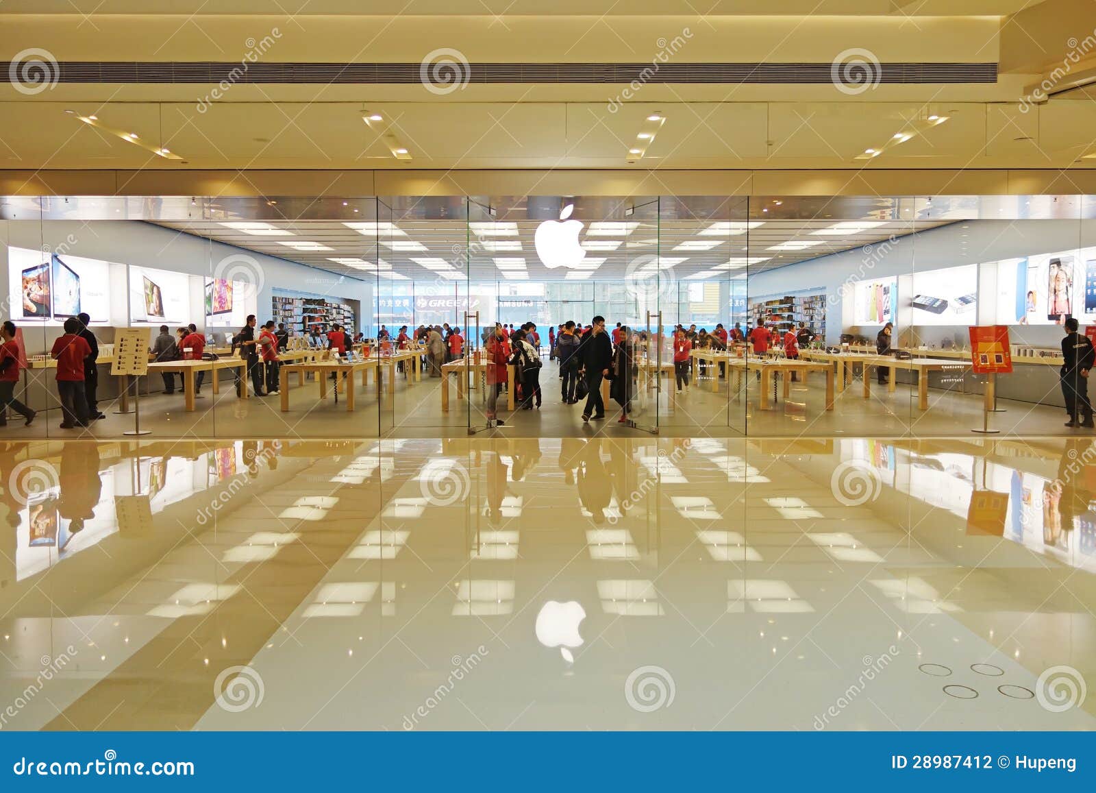 Apple store in Chengdu editorial photography. Image of billboard - 28987412