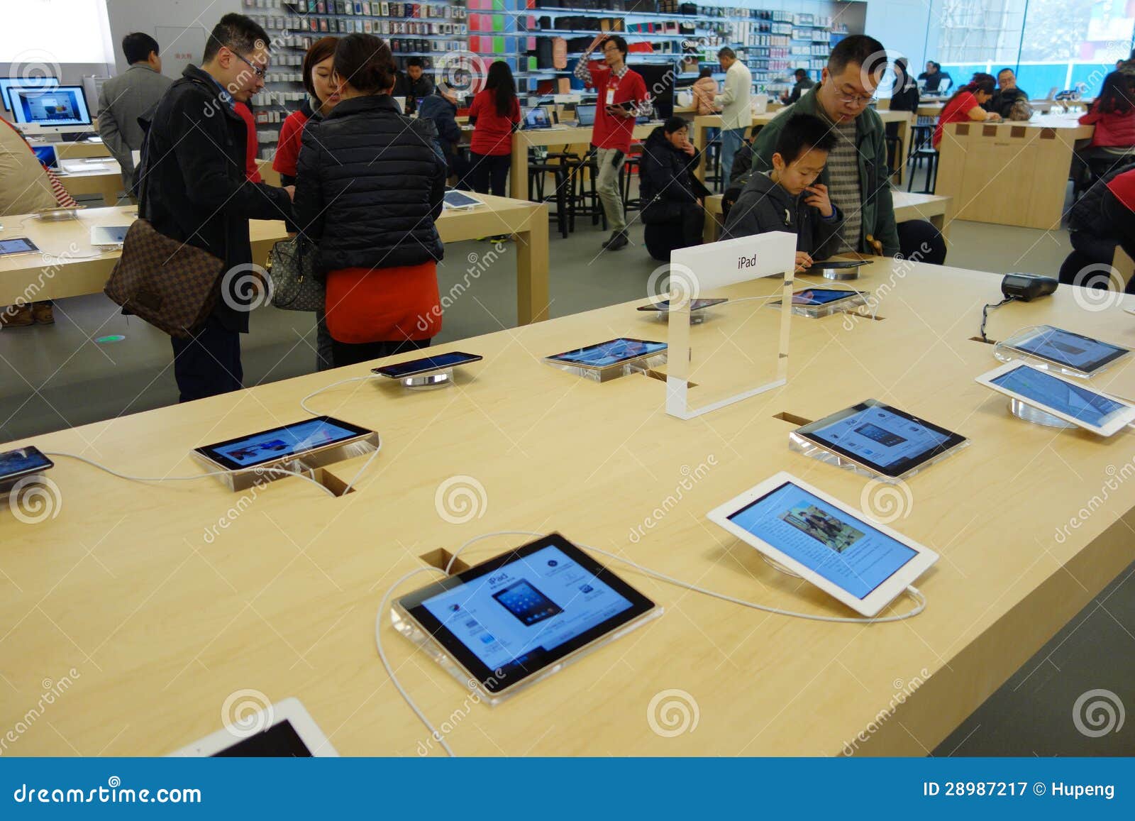 Apple Store in Chengdu Interior Editorial Photography - Image of ...