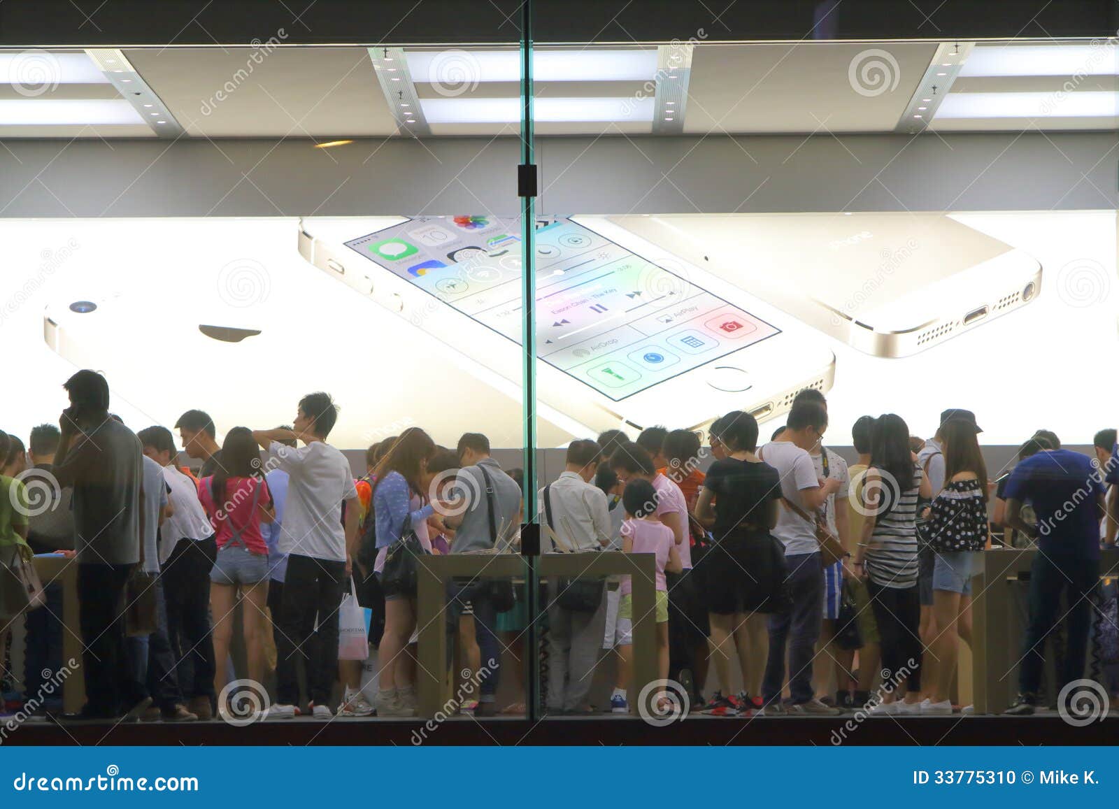 Apple Store Display editorial image. Image of kong, china - 33775310
