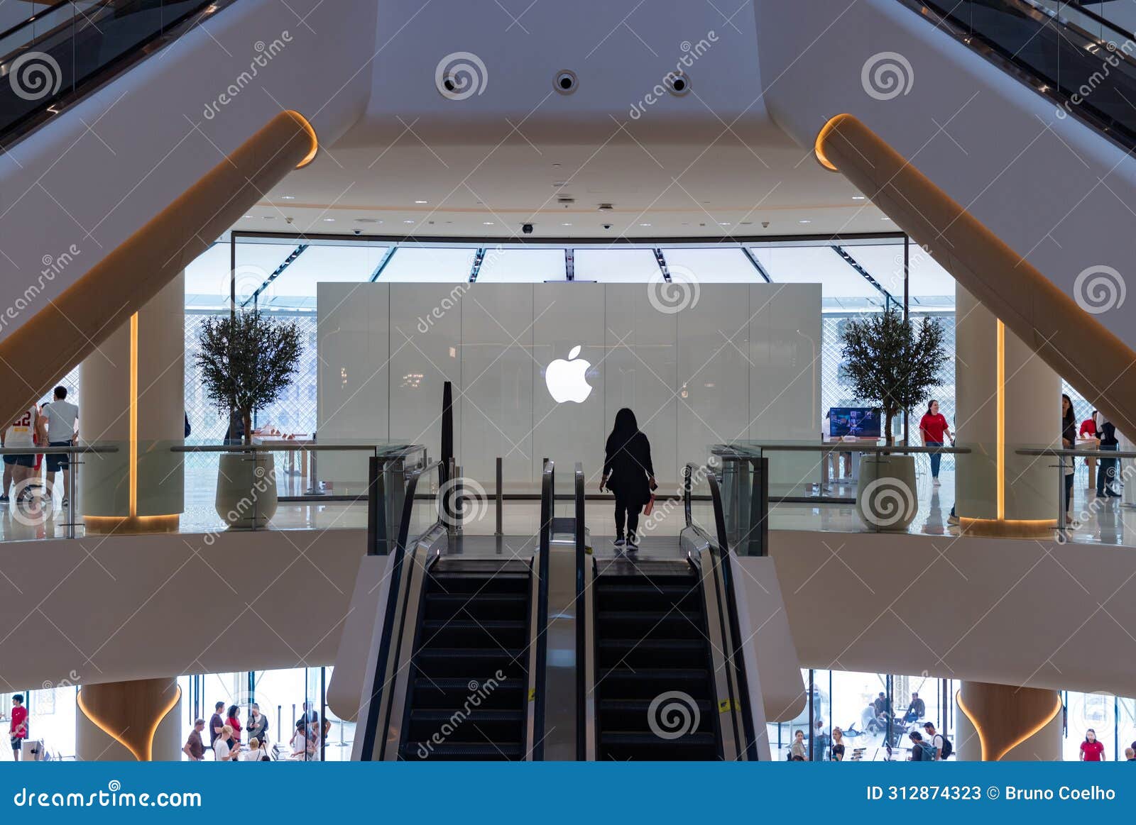 Apple Store - Dubai Mall editorial stock photo. Image of emirates ...